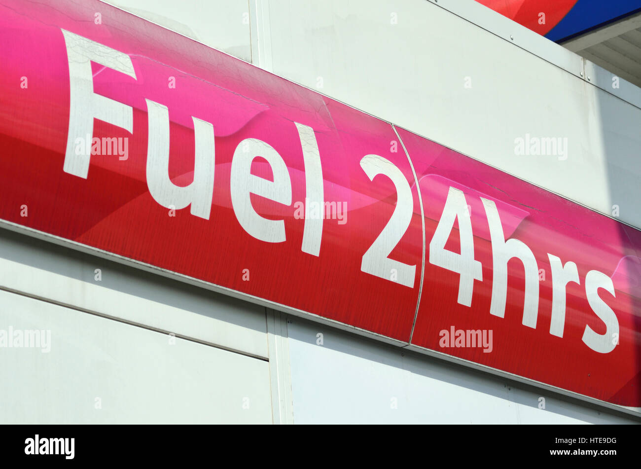 Petrol station uk night hi-res stock photography and images - Alamy