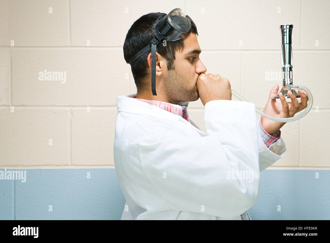 Smoking experiment hi-res stock photography and images - Alamy