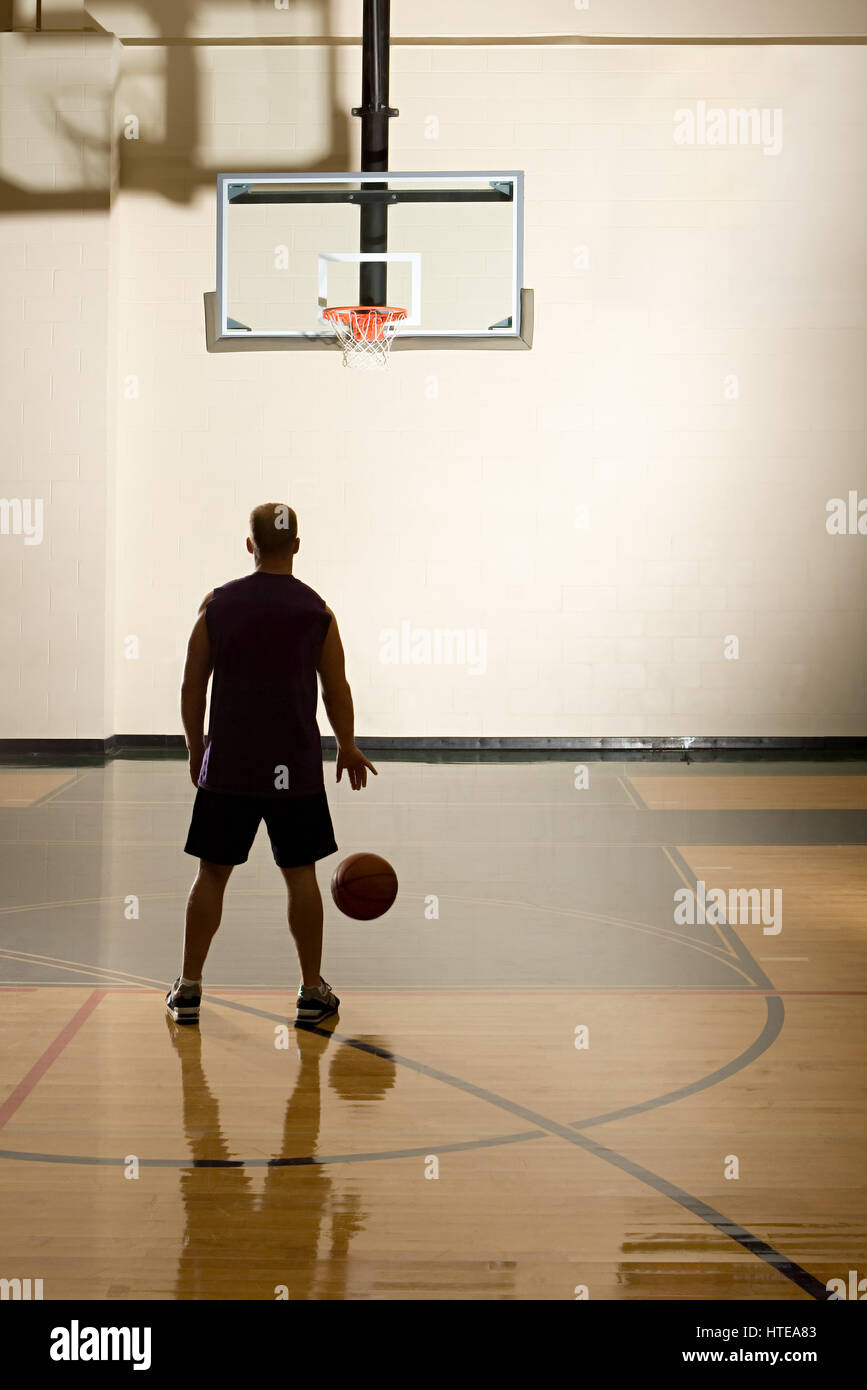 Man playing basketball Stock Photo - Alamy