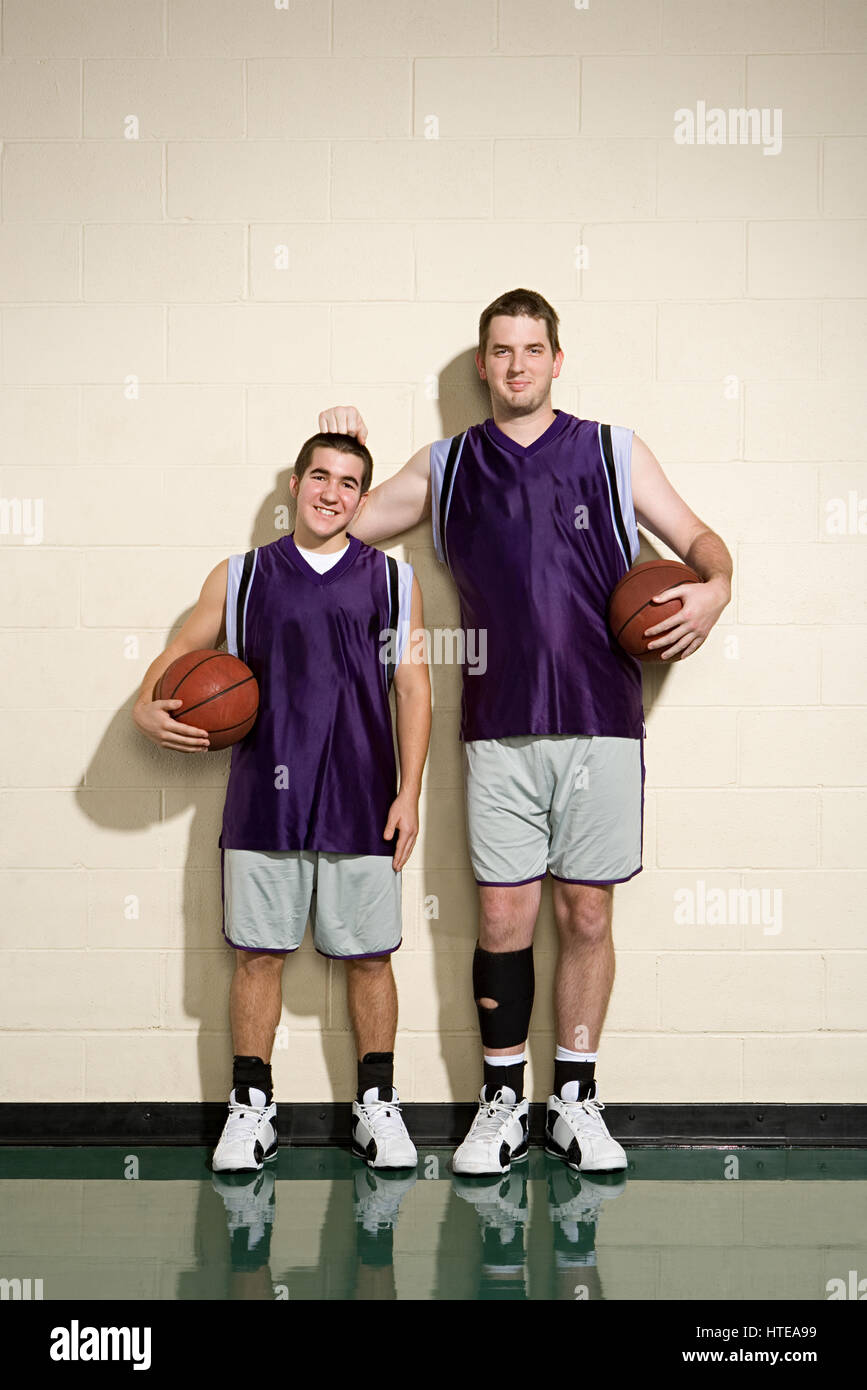 Tall short comparison hi-res stock photography and images - Alamy