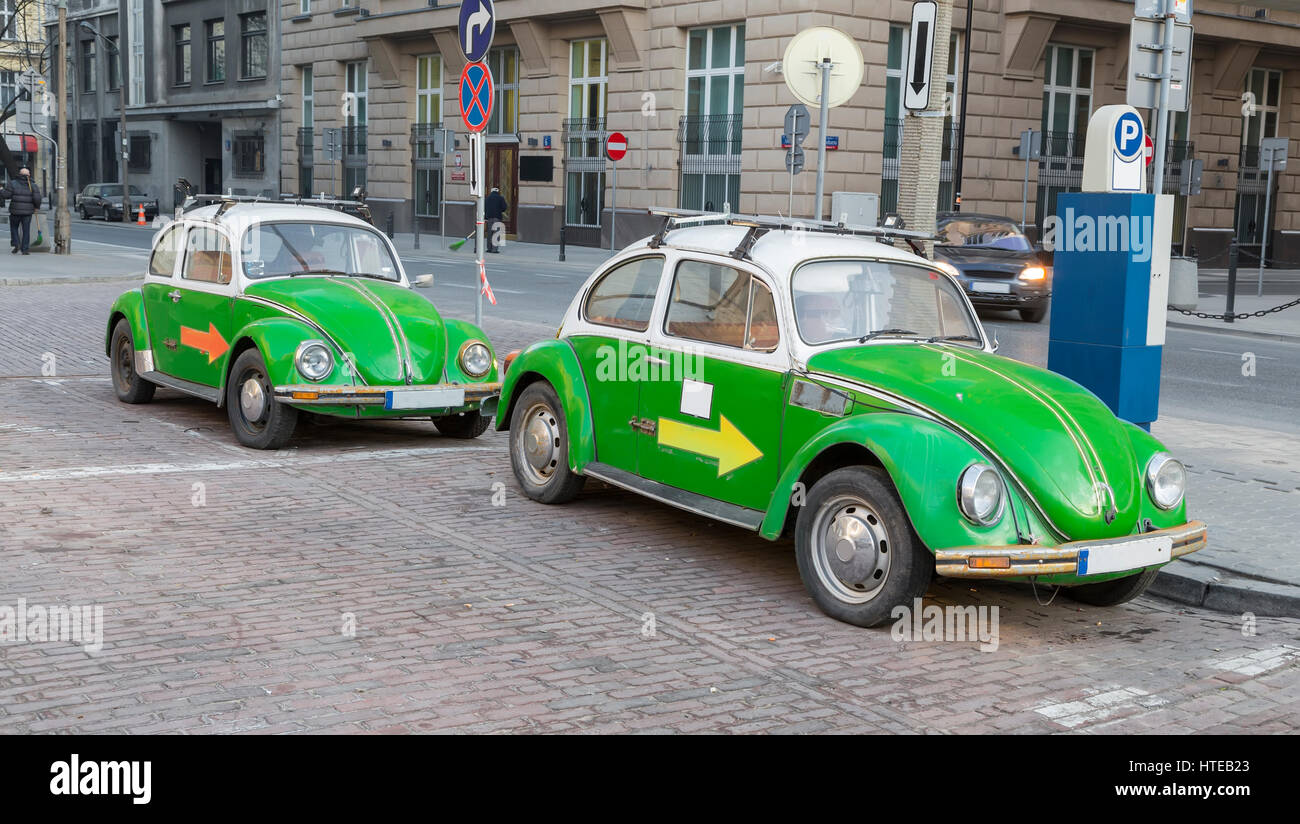 Car standing hi-res stock photography and images - Alamy