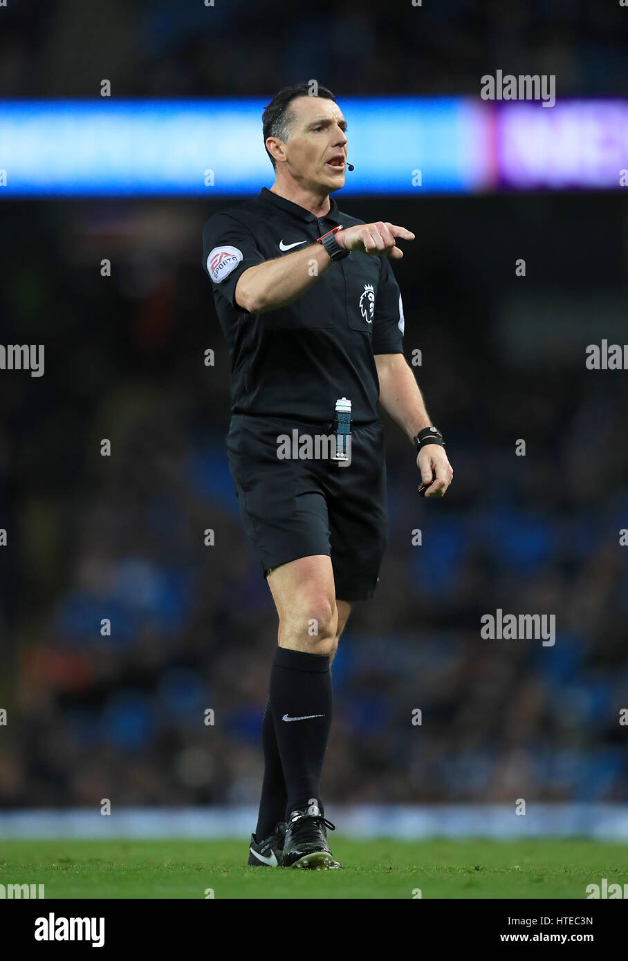 Referee Neil Swarbrick Stock Photo - Alamy