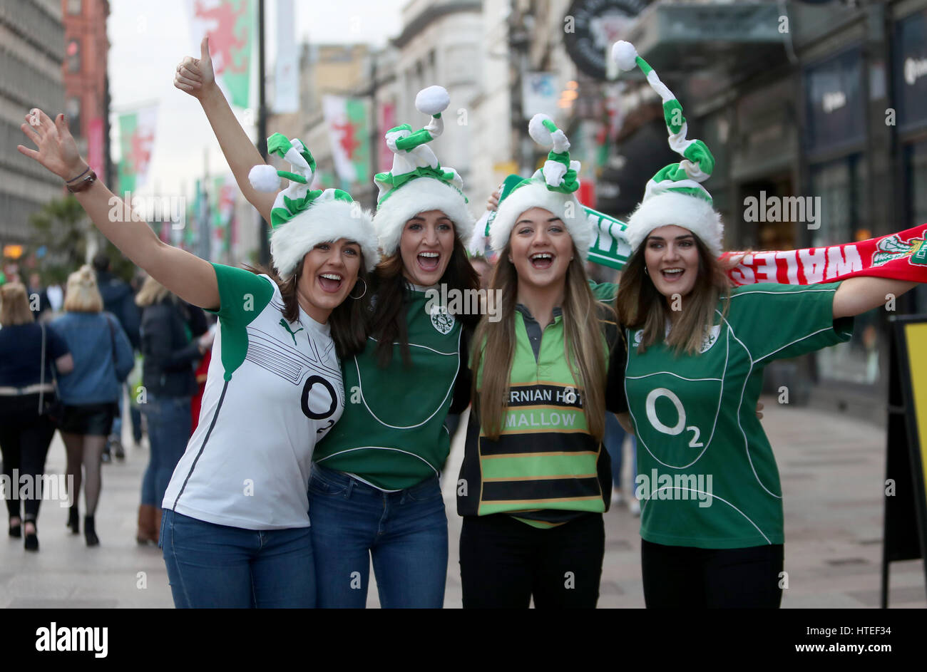 Irish fans pose hi-res stock photography and images - Alamy