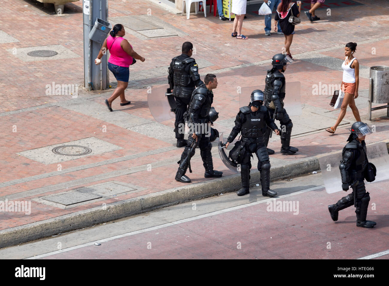 Full body riot police hi-res stock photography and images - Alamy
