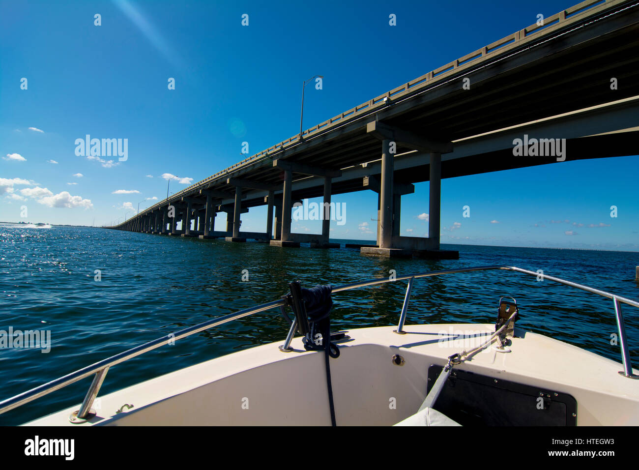 Brdige over ocean hi-res stock photography and images - Alamy