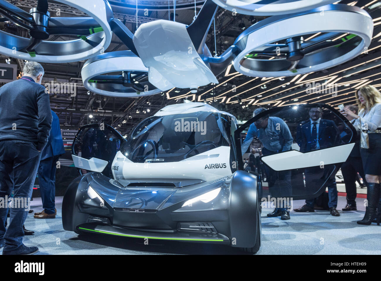 Flying car illustration hi-res stock photography and images - Alamy
