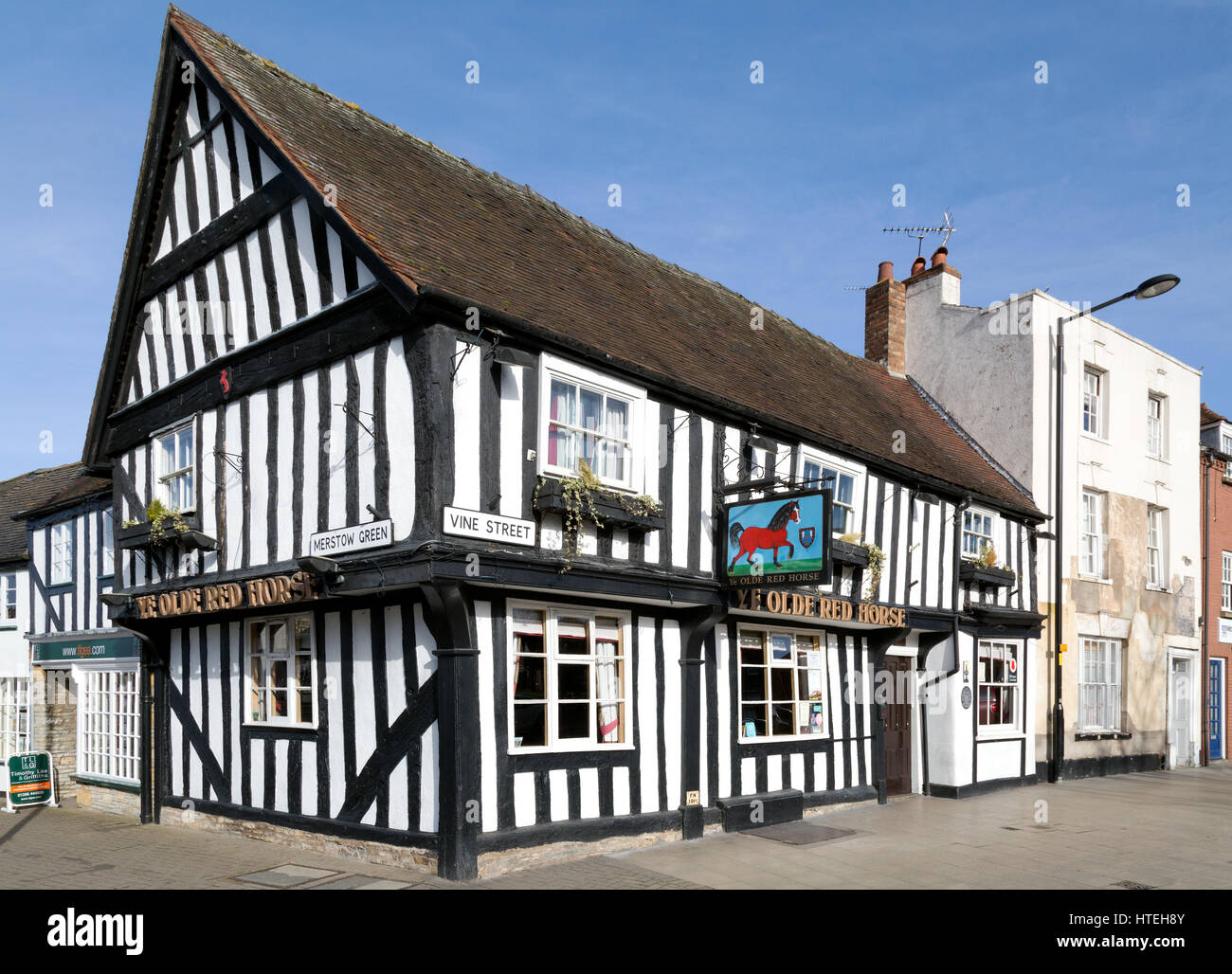 Medieval pub, Ye Olde Red Horse exterior, Evesham, Worcestershire UK ...