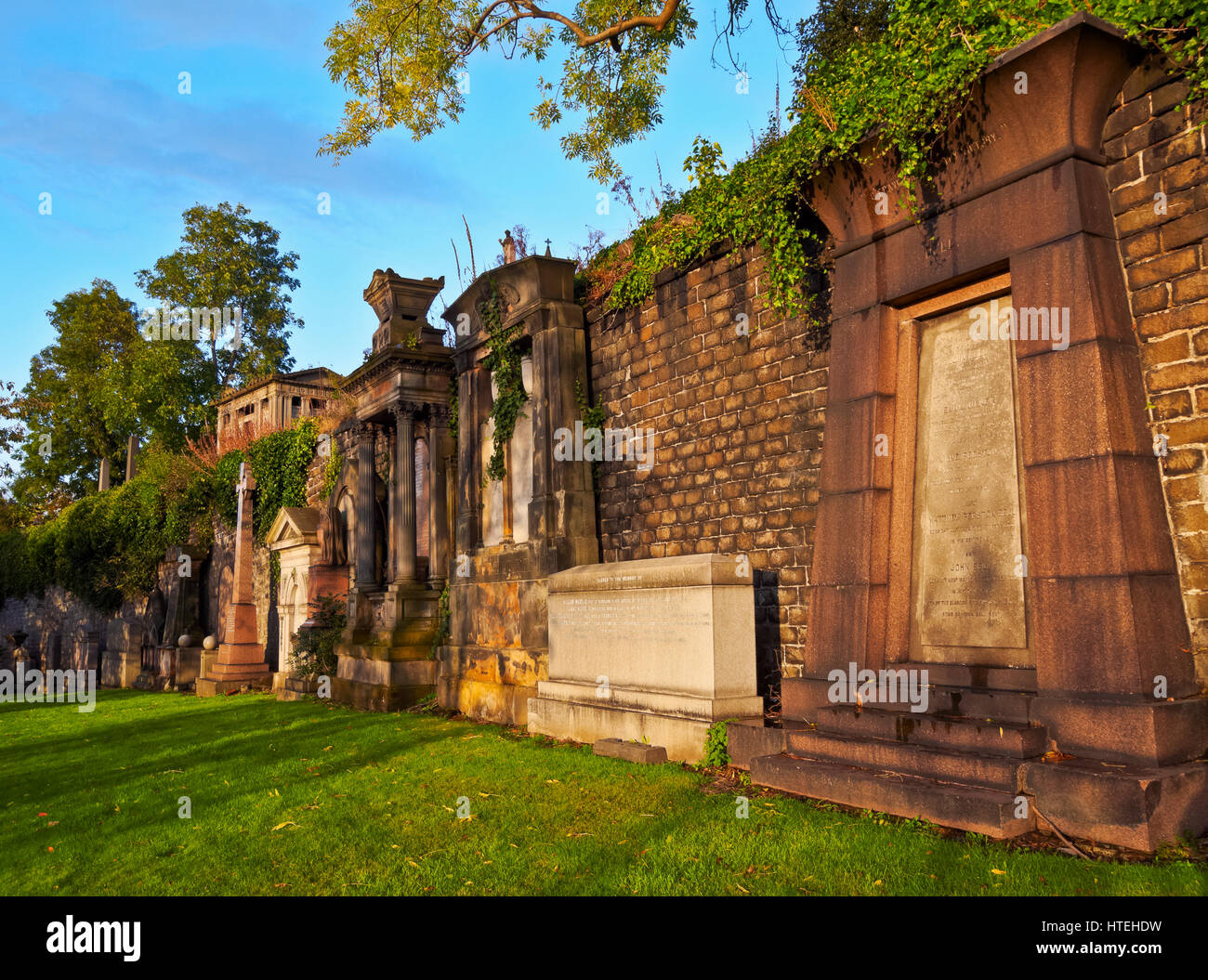 Victorian cemetery hi-res stock photography and images - Alamy
