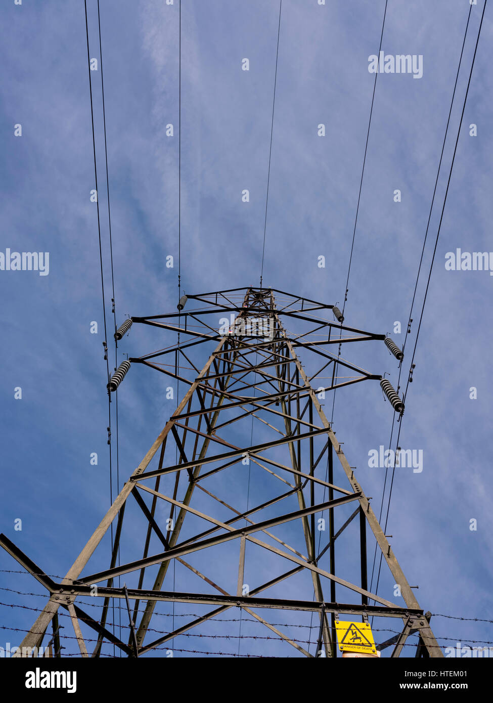 Overhead power lines uk hi-res stock photography and images - Alamy