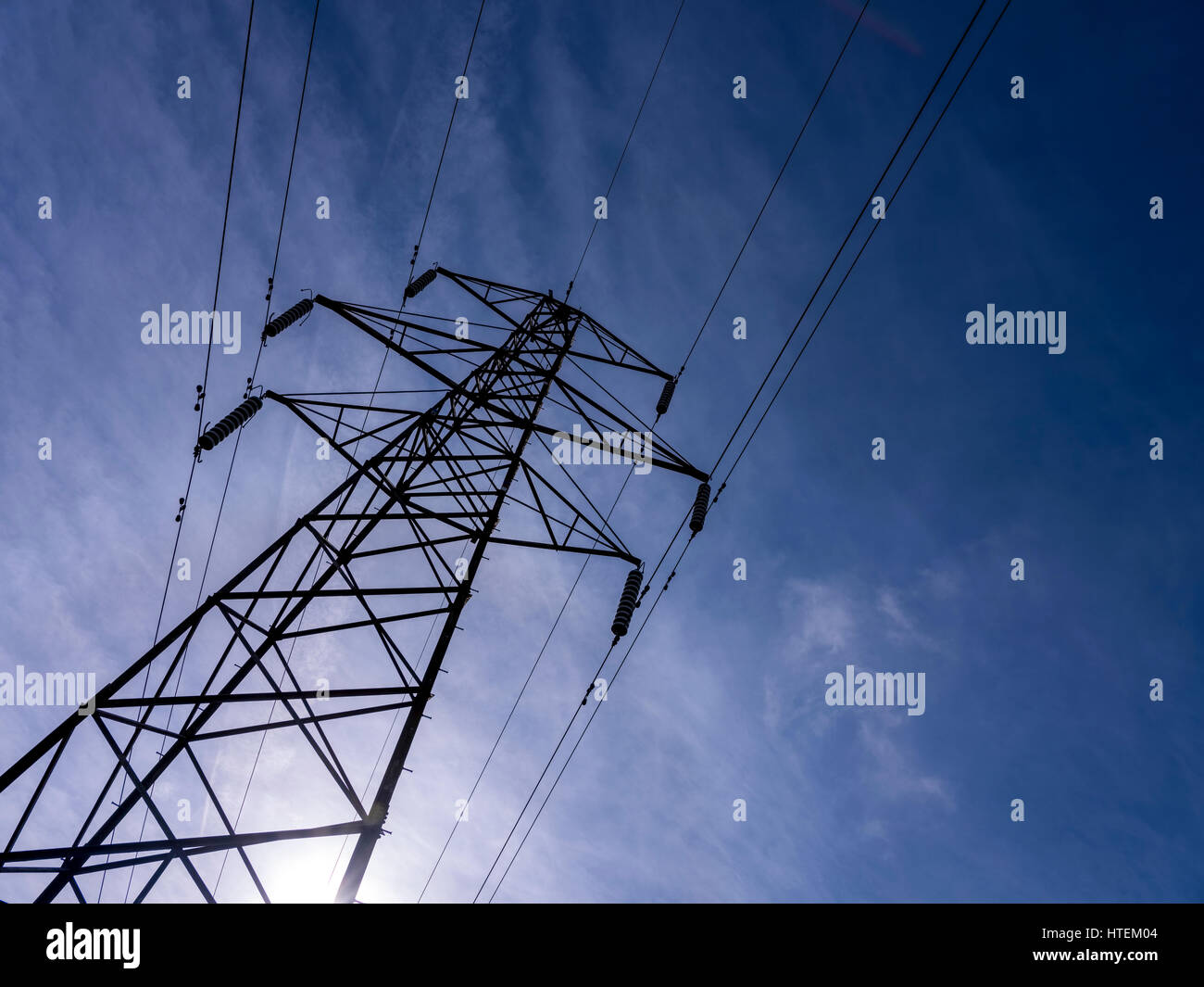 Overhead power lines uk hi-res stock photography and images - Alamy