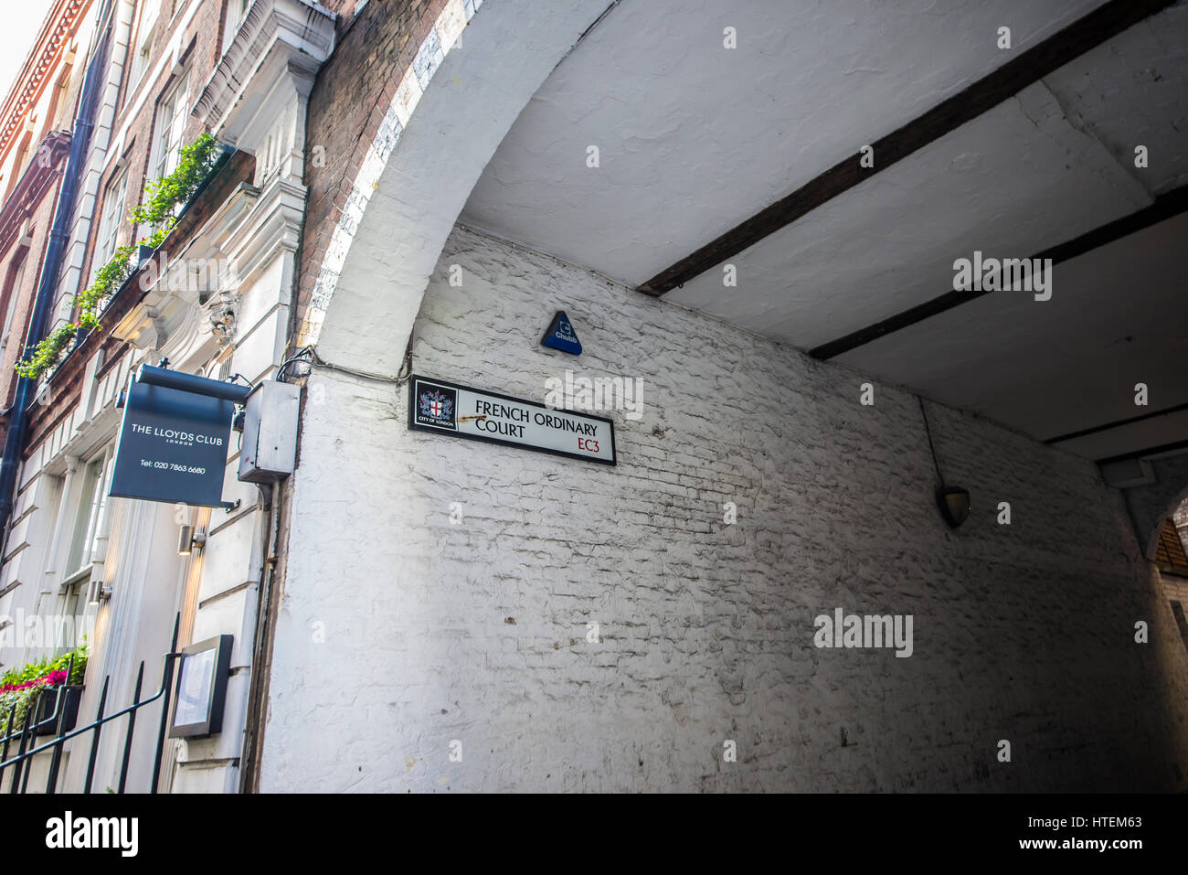 French alleyway hi-res stock photography and images - Alamy