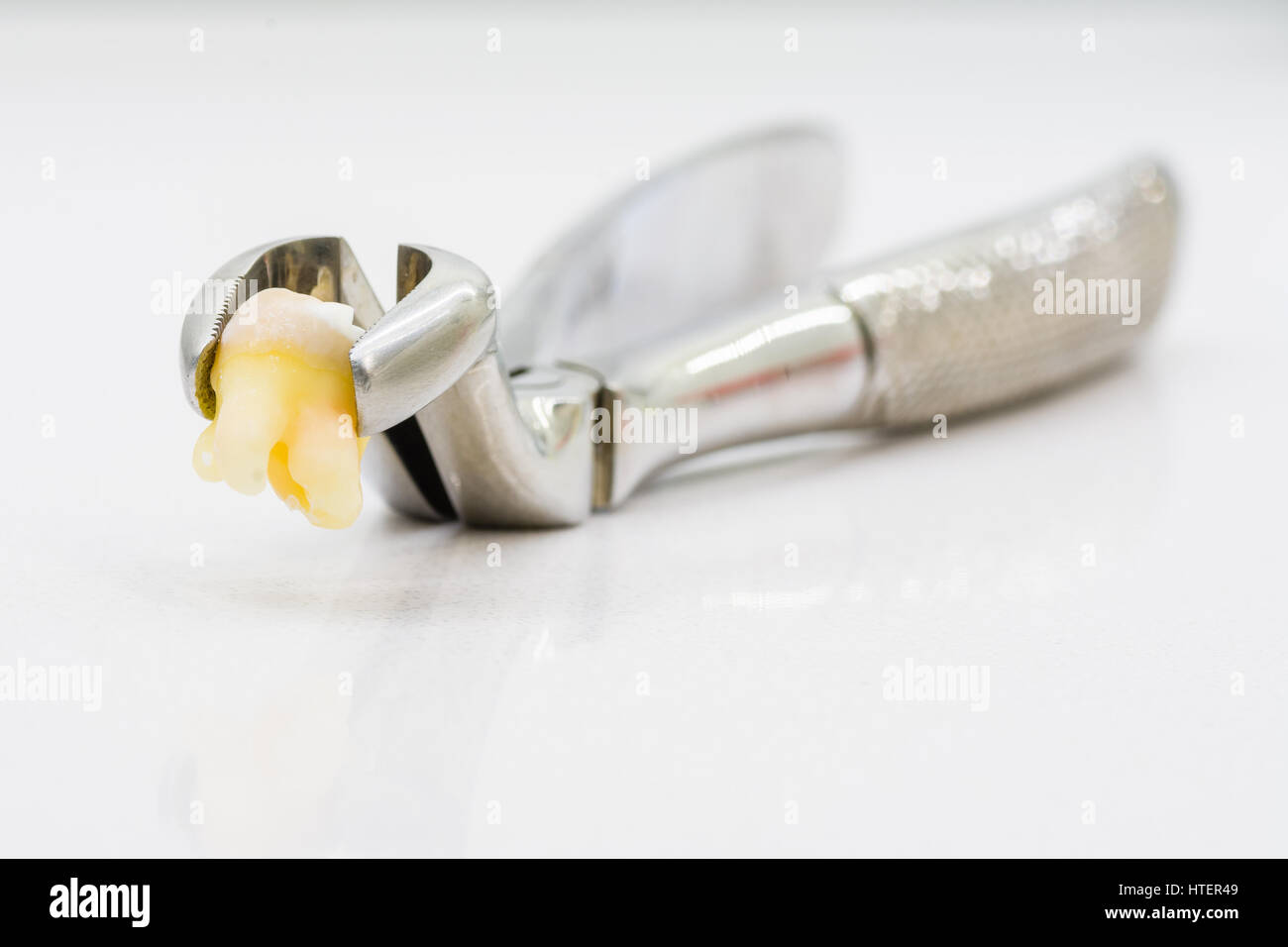 Syringe medical forceps in hi-res stock photography and images - Alamy