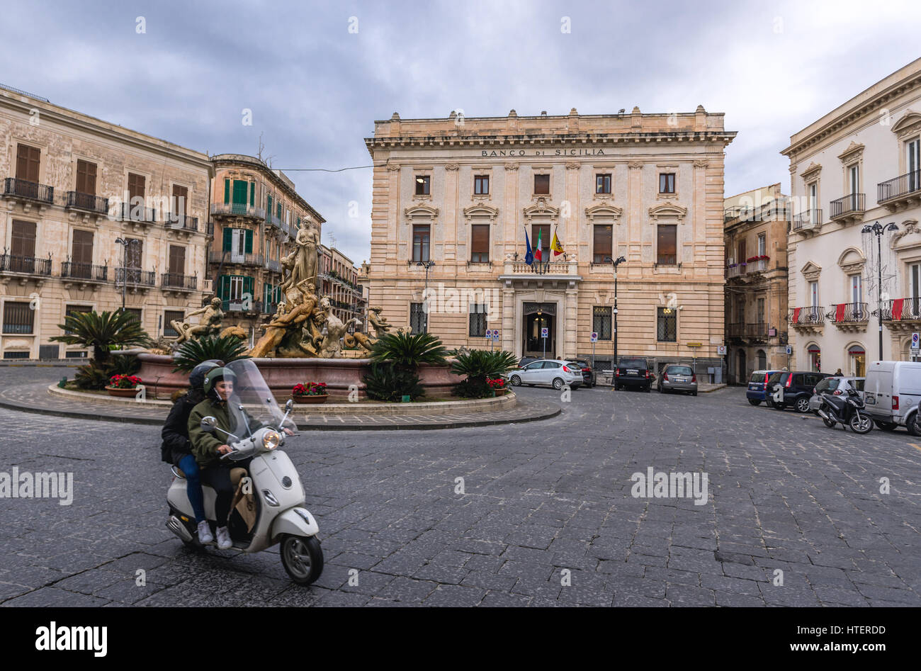 Archimedes Square with Artemis (Diana) Fountain and Banco di Sicilia ...