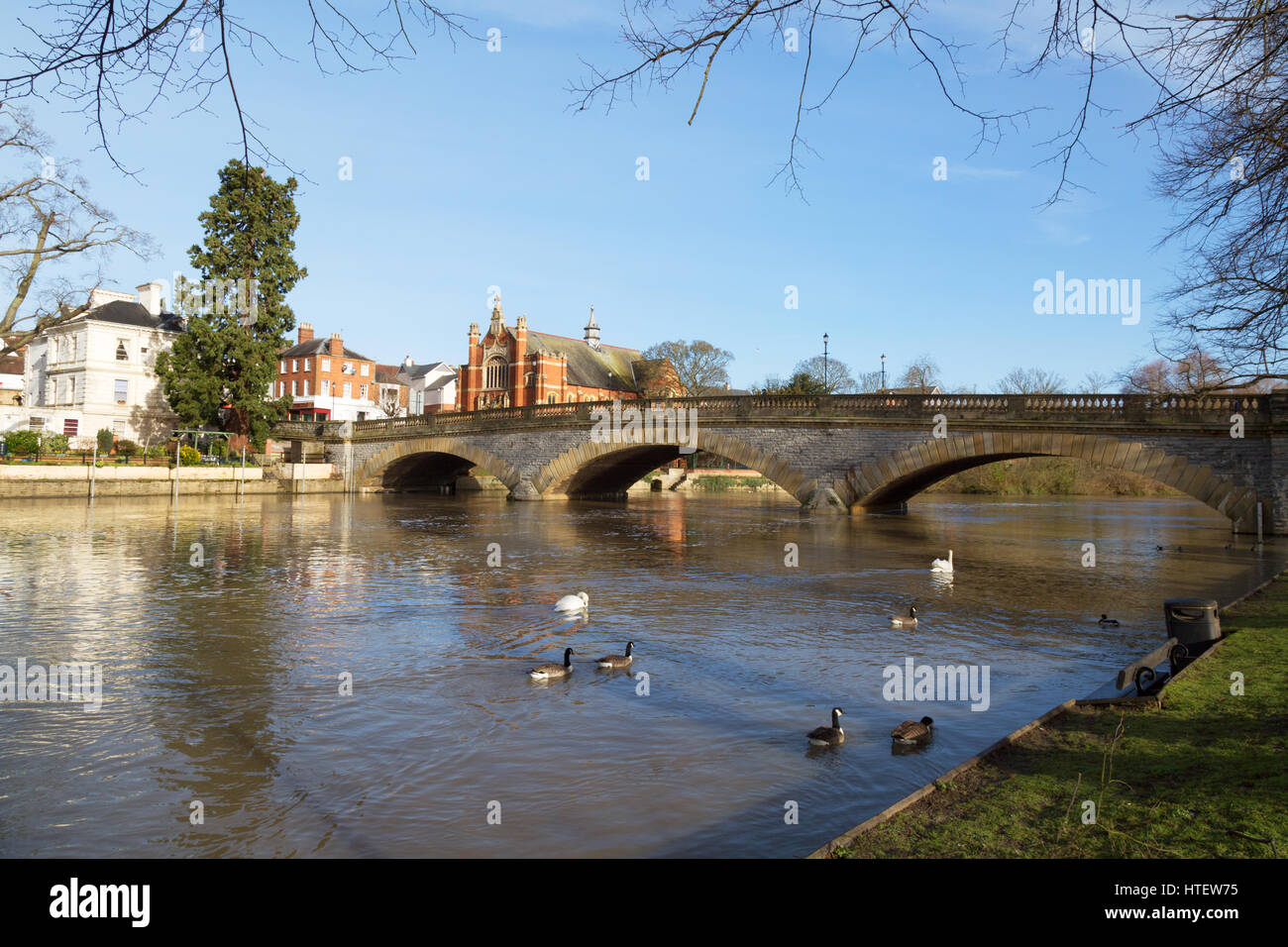 The River Avon and Workman Bridge at Evesham, Worcestershire, England ...
