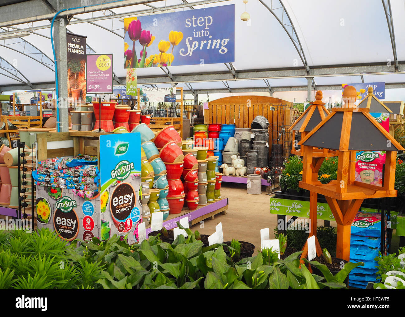 Garden centre displays hi-res stock photography and images - Alamy