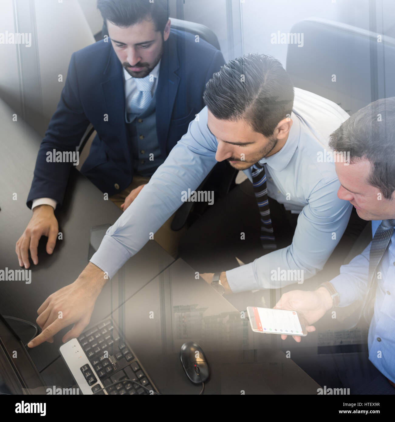 Stock market graphs on screens hi-res stock photography and images - Alamy