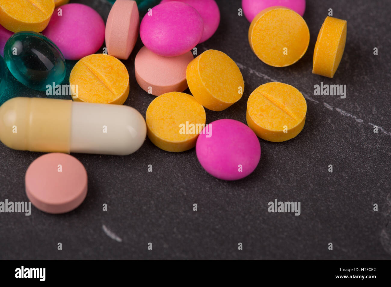 different tablets pills capsule heap mix therapy drugs Stock Photo - Alamy