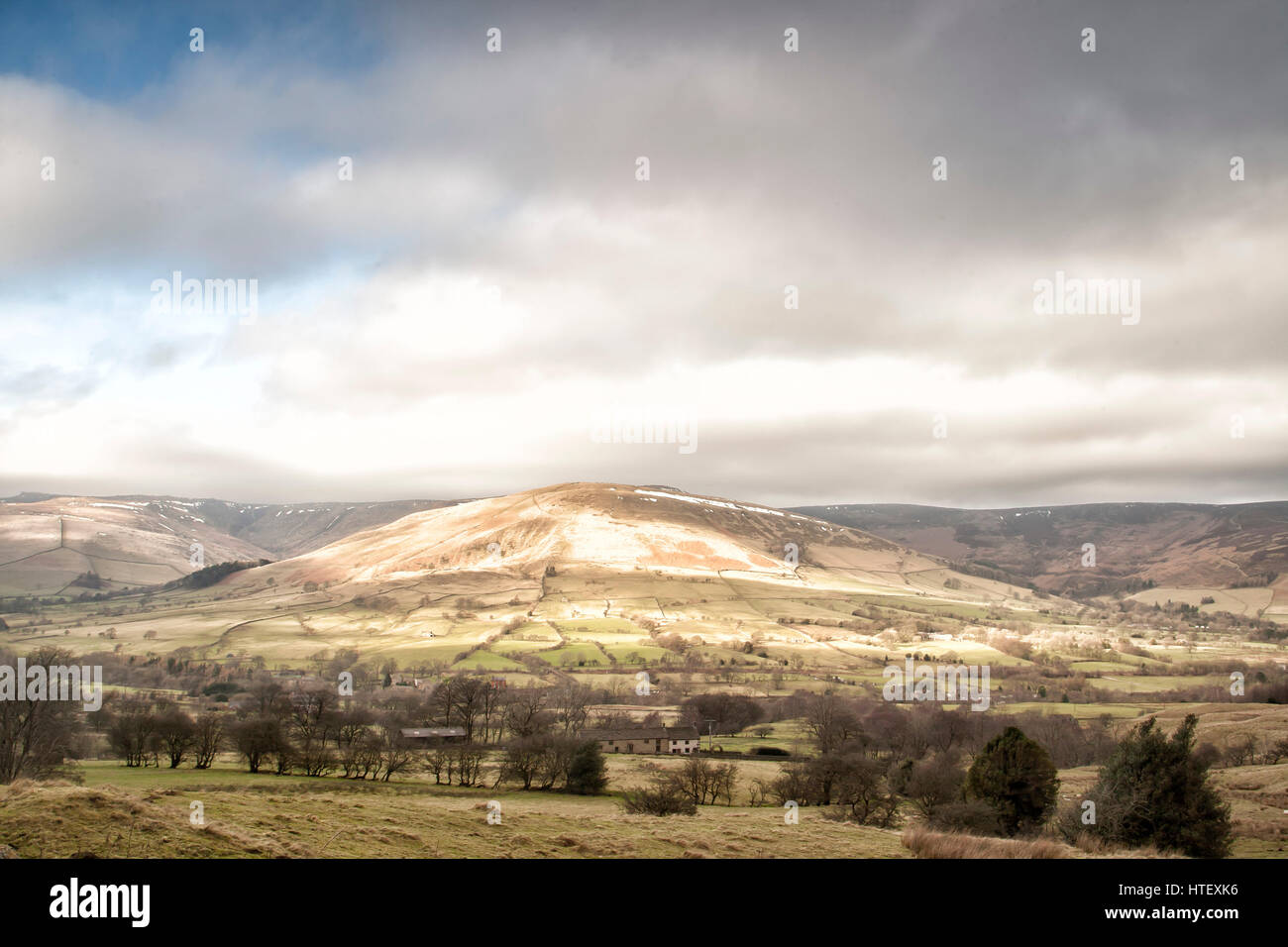 Mam Tor in the beautiful high peaks of the Peak District National park ...