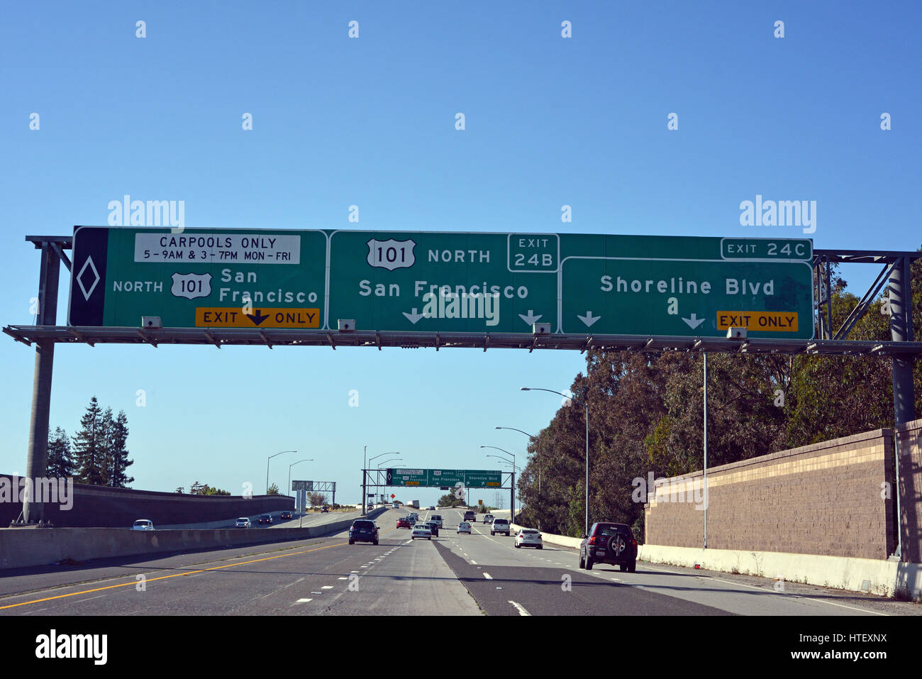 Highway 101 North in the middle of Silicon Valley, California, USA ...