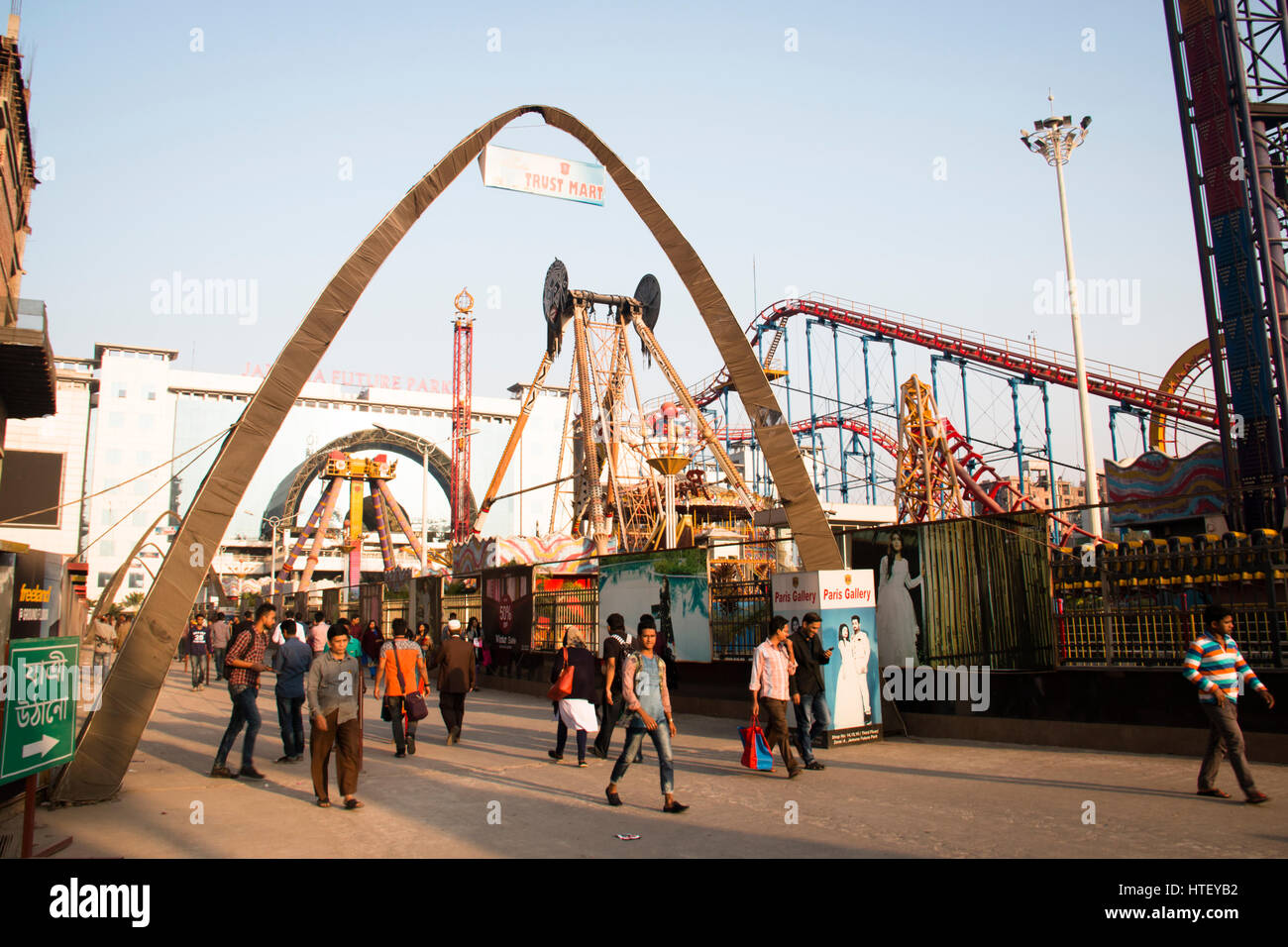 DHAKA, BANGLADESH - FEBRUARY 2017: Street with many vehicles in the ...