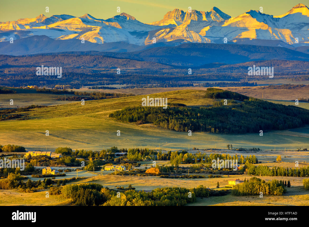Alberta foothills farmland Stock Photo - Alamy