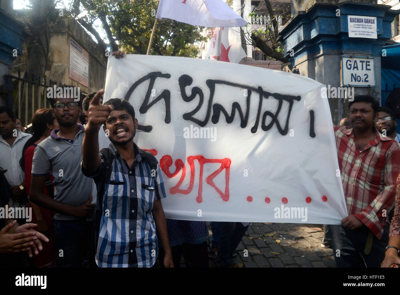 Kolkata, India. 10th Mar, 2017. SFI and DYFI activist shout slogans ...