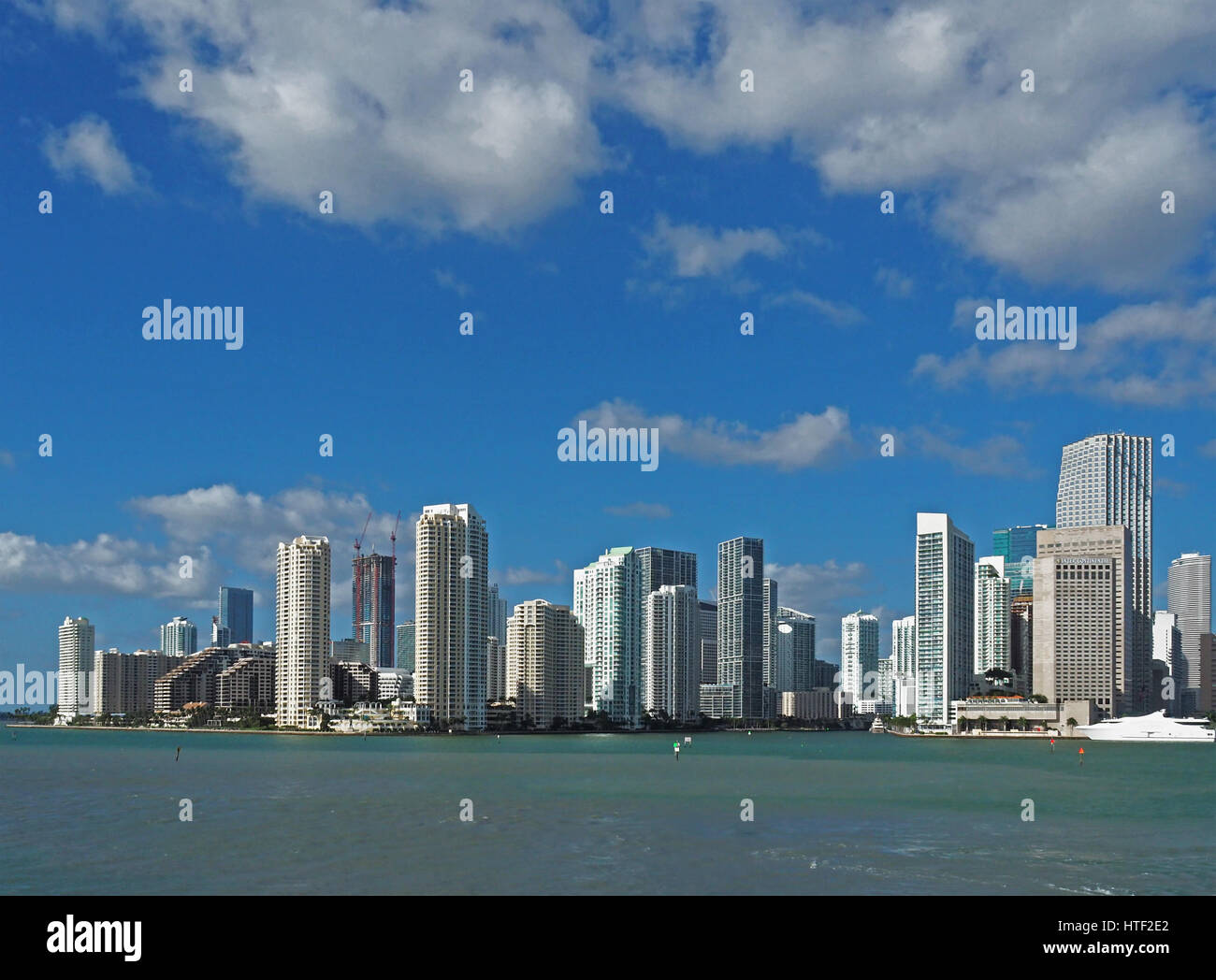 Downtown skyline hi-res stock photography and images - Alamy
