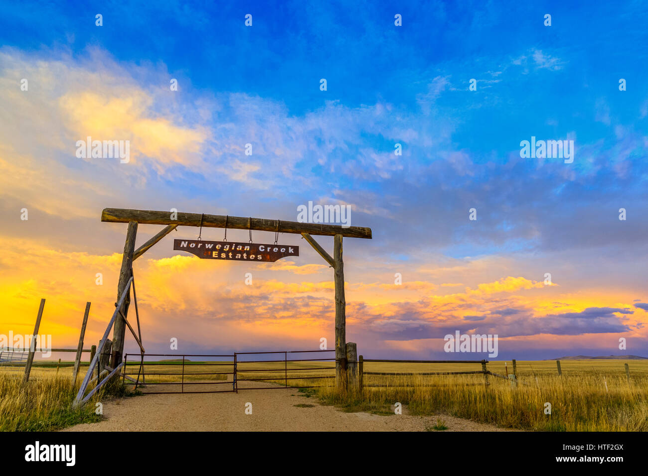 Cattle ranch in foothills of rocky mountains hi-res stock photography ...