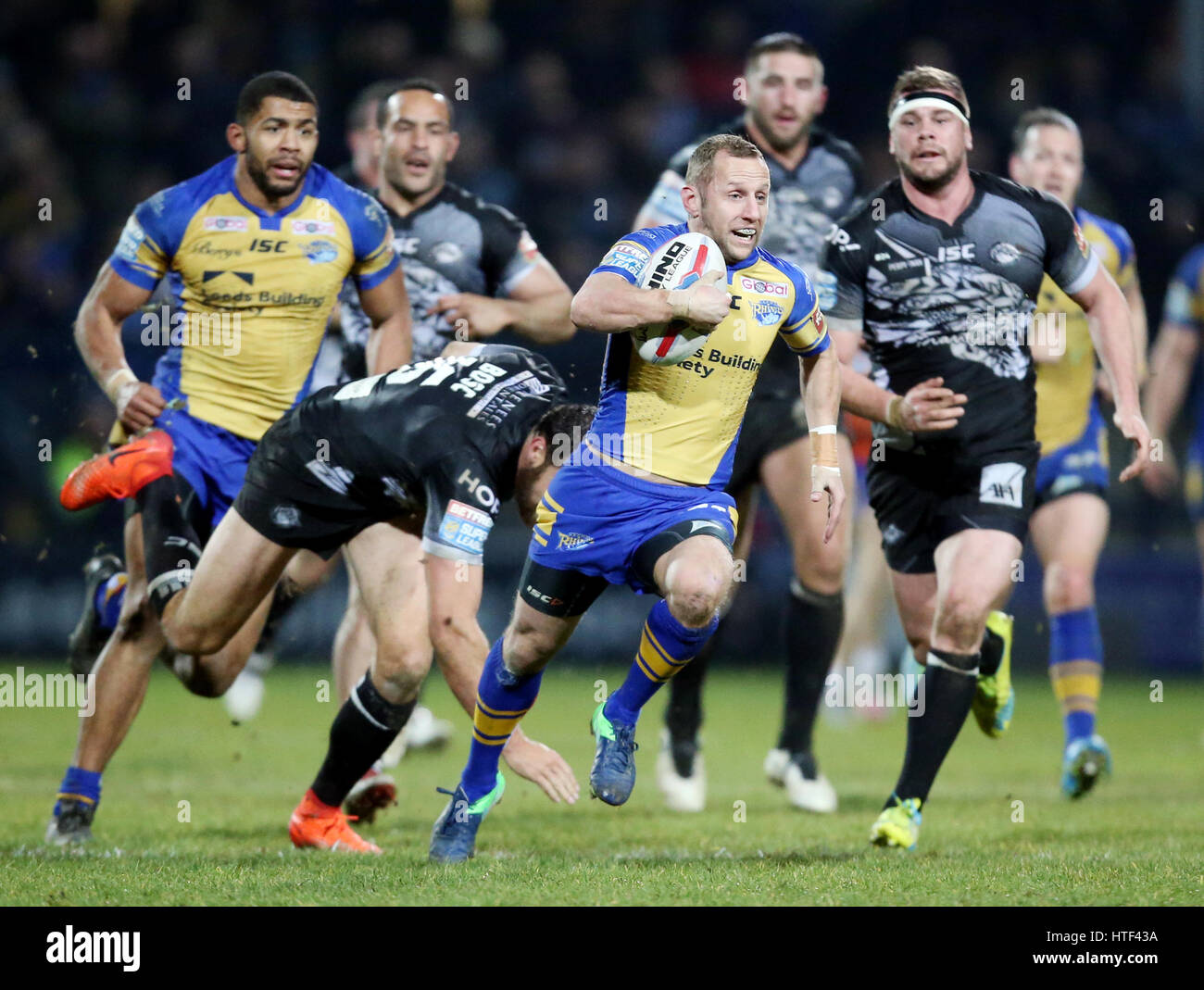 Leeds Rhinos' Rob Burrow breaks through to score a try during the Super ...