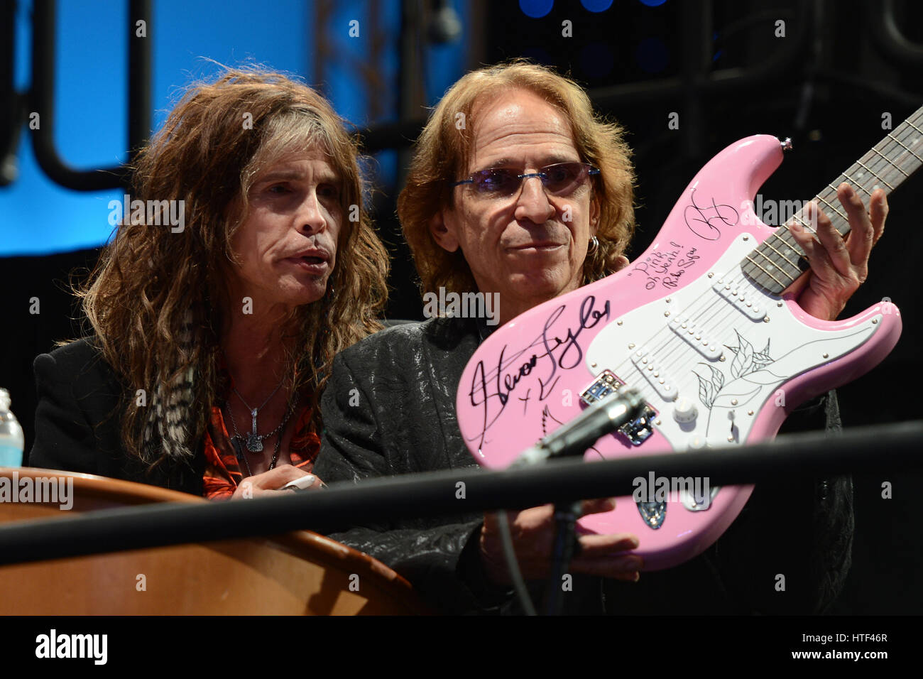 Steven tyler and richie supa hi-res stock photography and images - Alamy