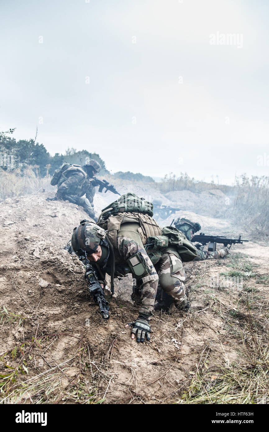 Squad of elite french paratroopers of 1st Marine Infantry Parachute ...
