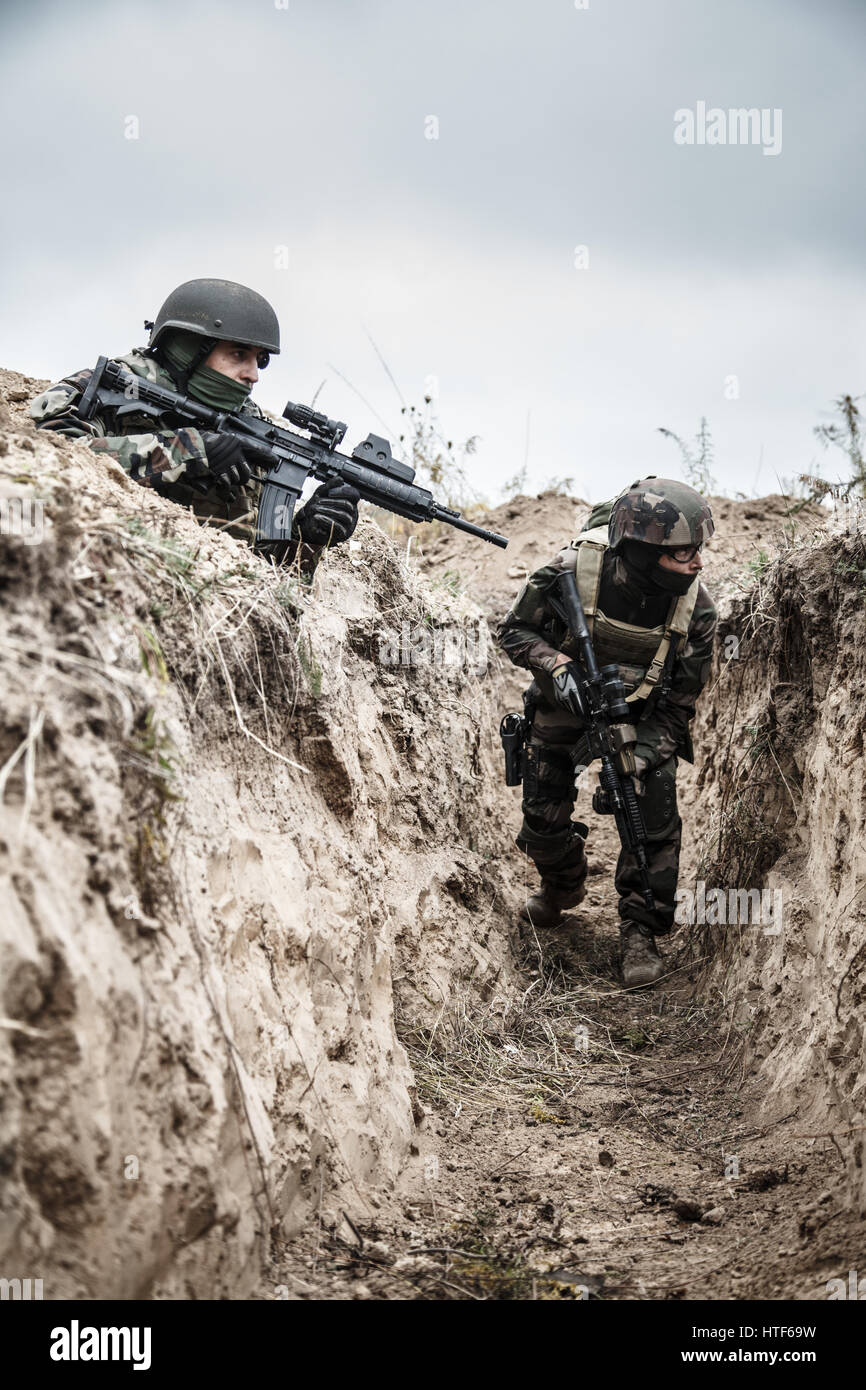 Paratroopers of french 1st Marine Infantry Parachute Regiment RPIMA in ...