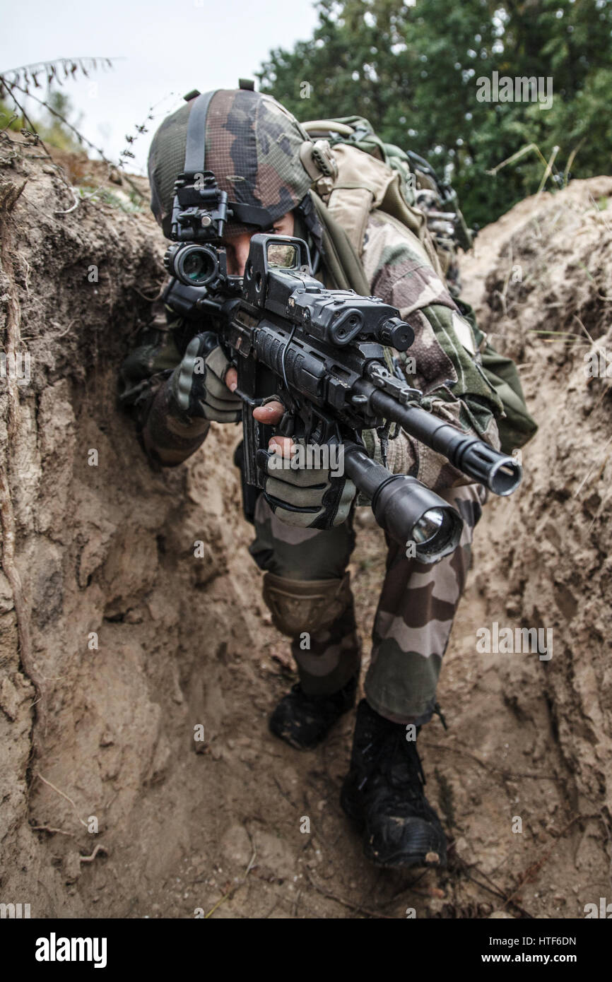 Paratroopers of french 1st Marine Infantry Parachute Regiment RPIMA in ...