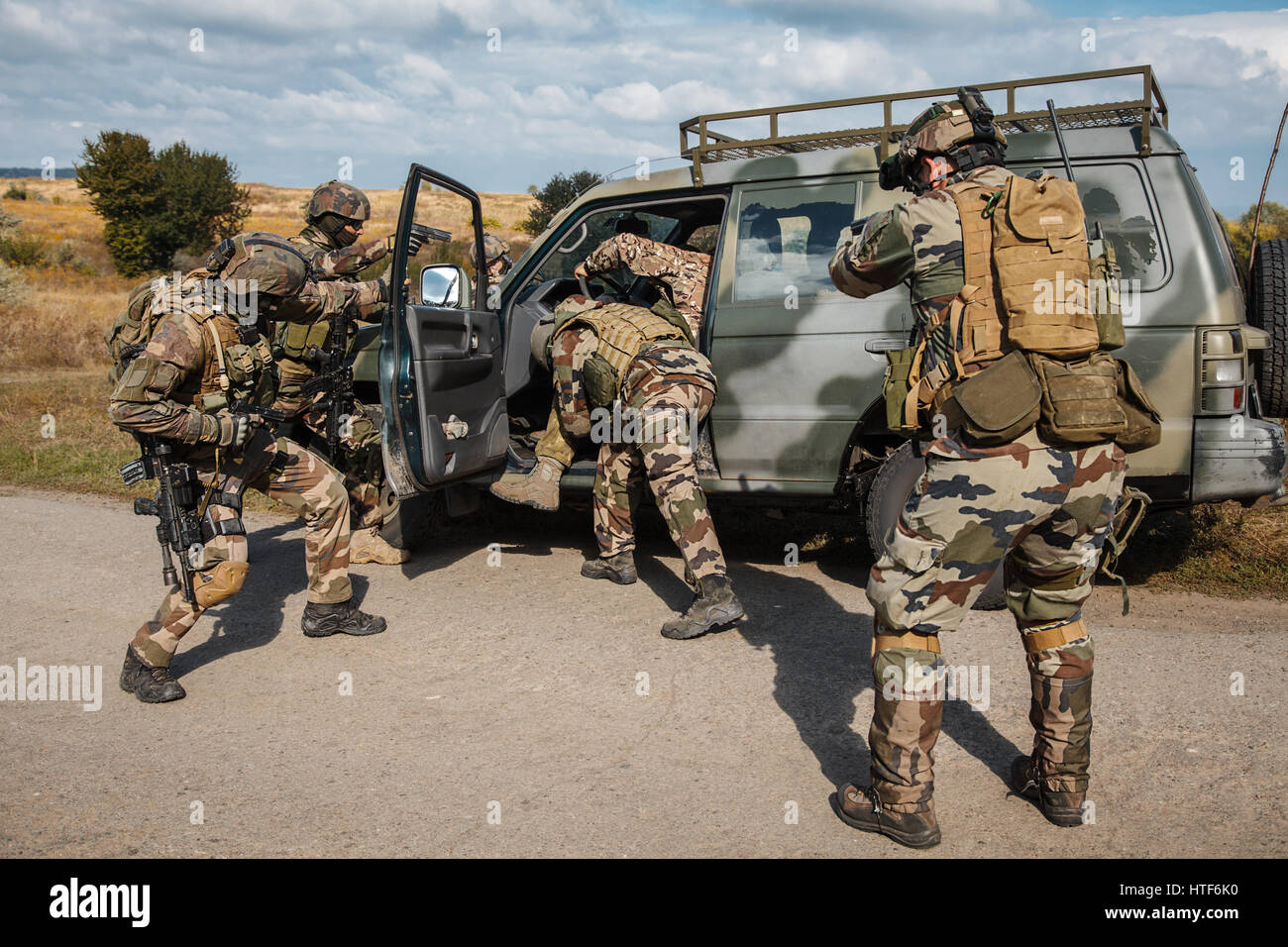 Squad of elite french paratroopers of 1st Marine Infantry Parachute ...