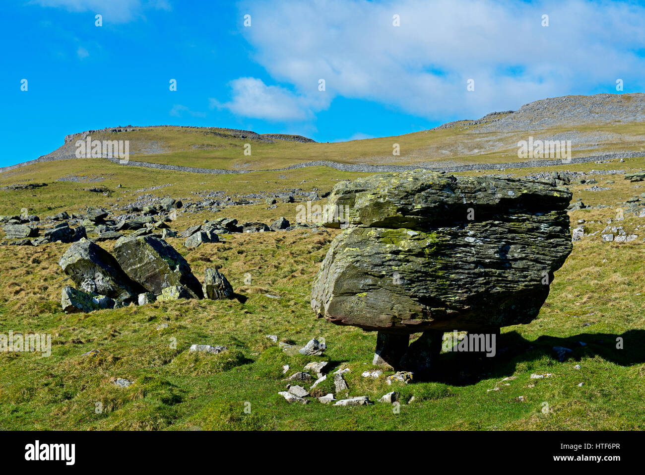 Norber Erratics, a rocky landscape in Wharfedale, Yorkshire Dales ...