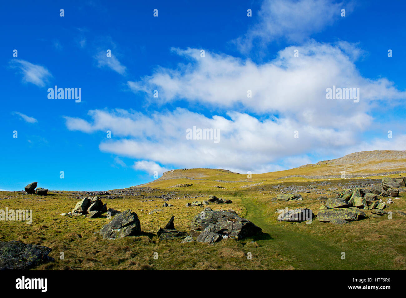 Norber Erratics, a rocky landscape in Wharfedale, Yorkshire Dales ...