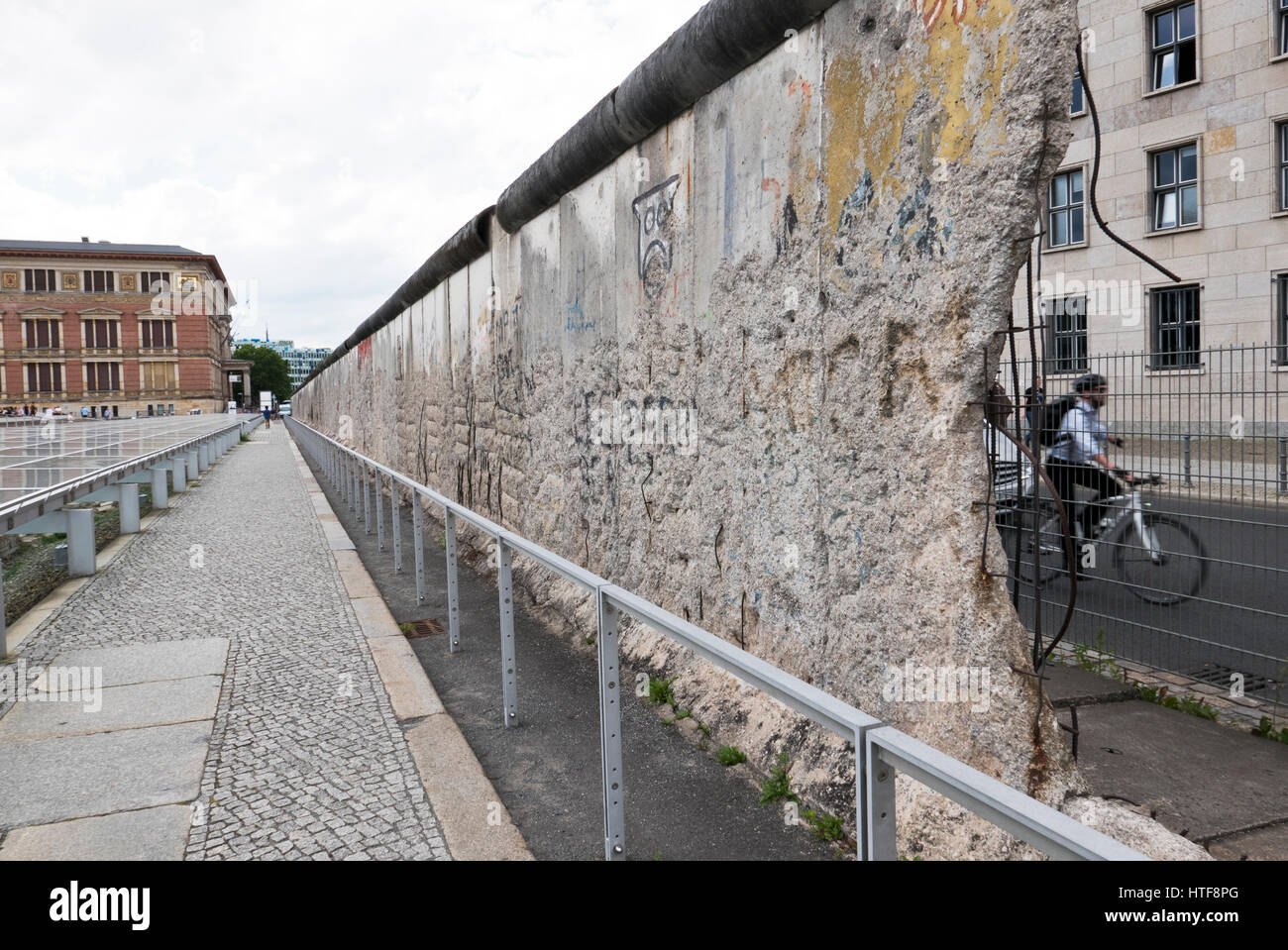 The remnant Berlin wall, Berlin, Germany Stock Photo - Alamy
