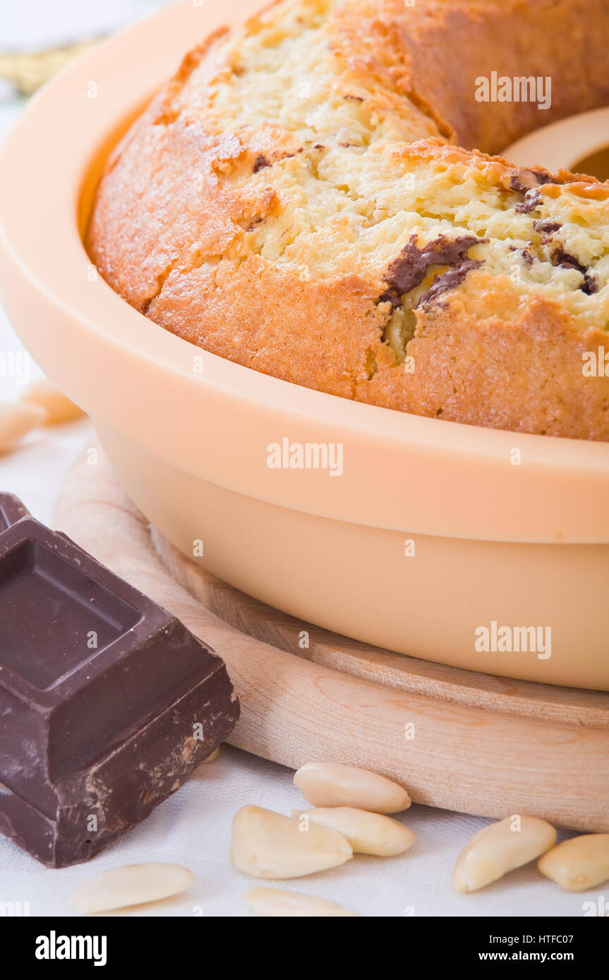 Almond flavoured sponge hi-res stock photography and images - Alamy