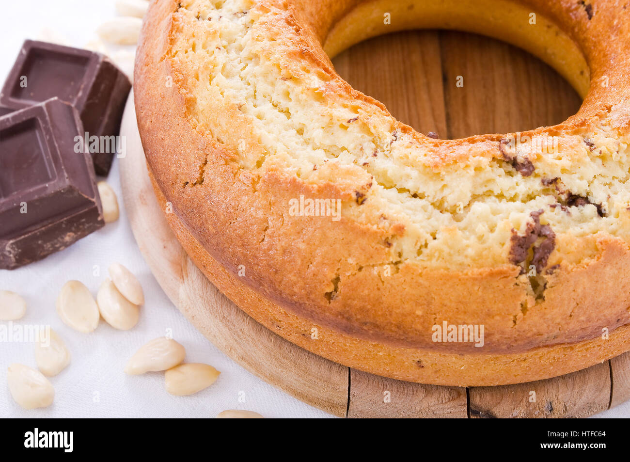 Almond flavoured sponge hi-res stock photography and images - Alamy