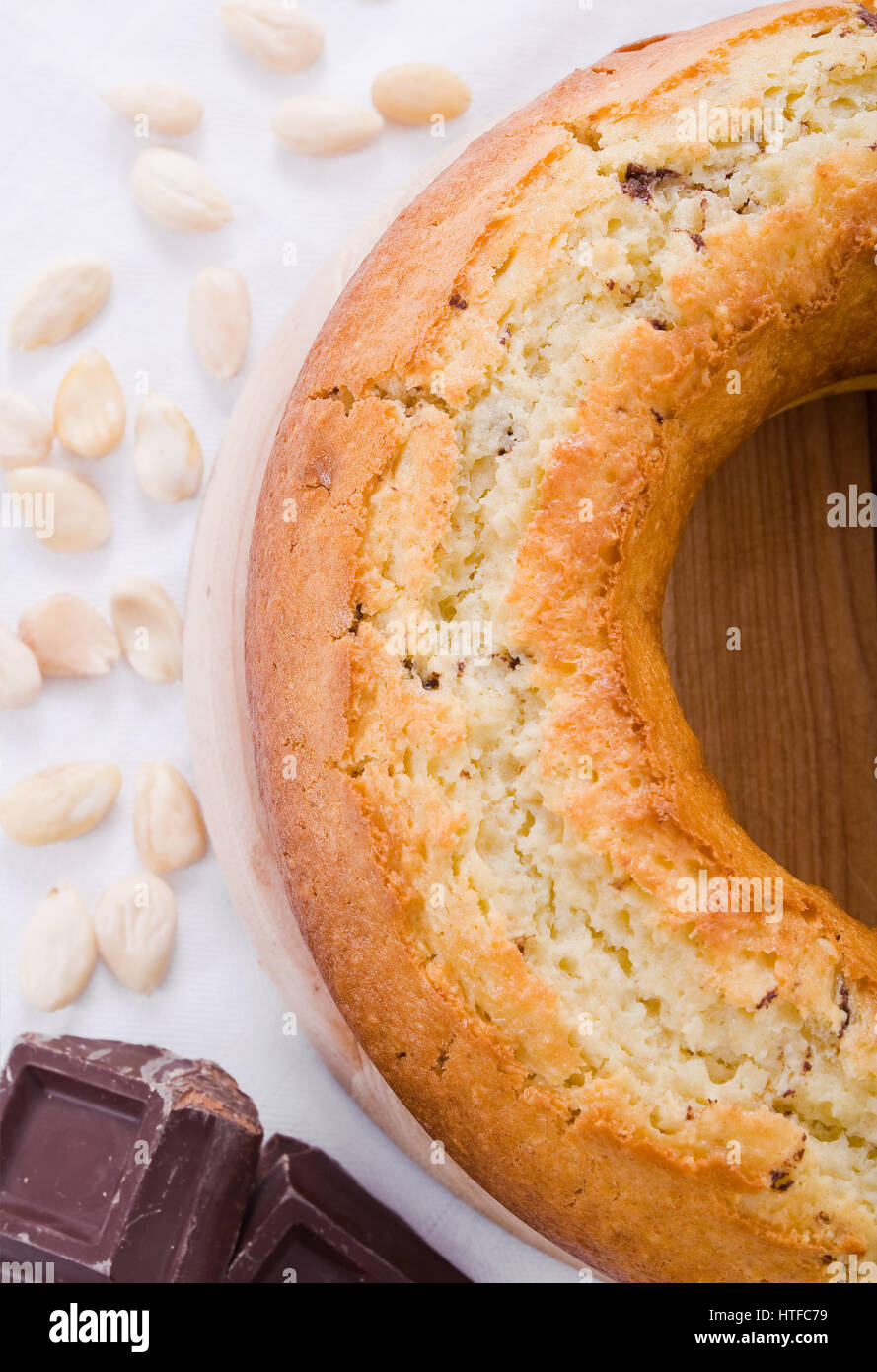 Almond flavoured sponge hi-res stock photography and images - Alamy