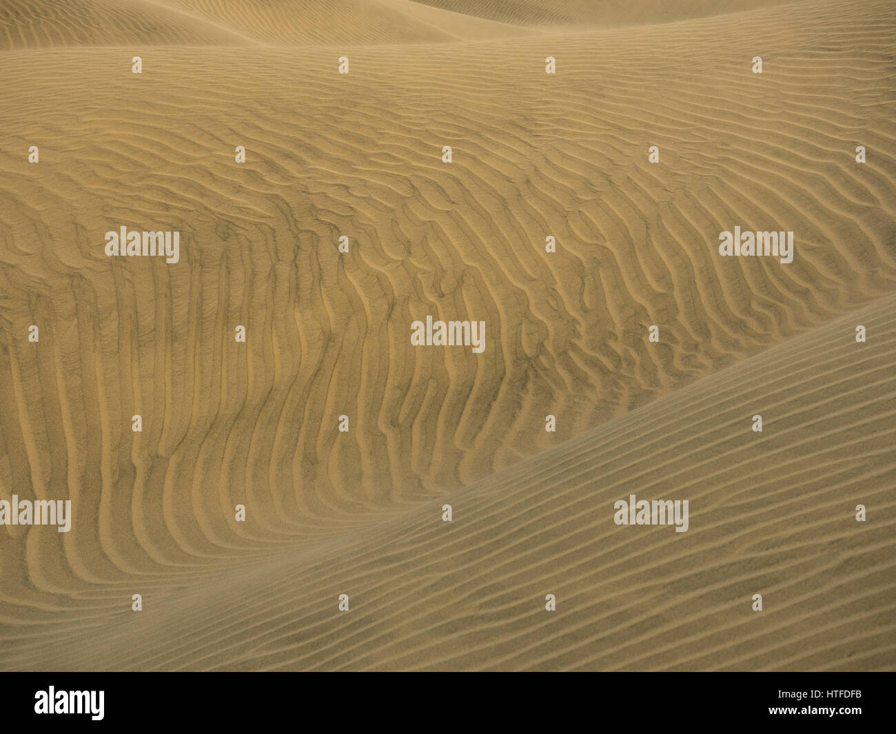 Wavy sand texture hi-res stock photography and images - Alamy