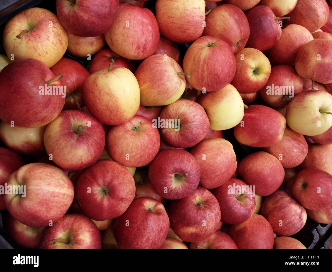 Bulk apples hi-res stock photography and images - Alamy