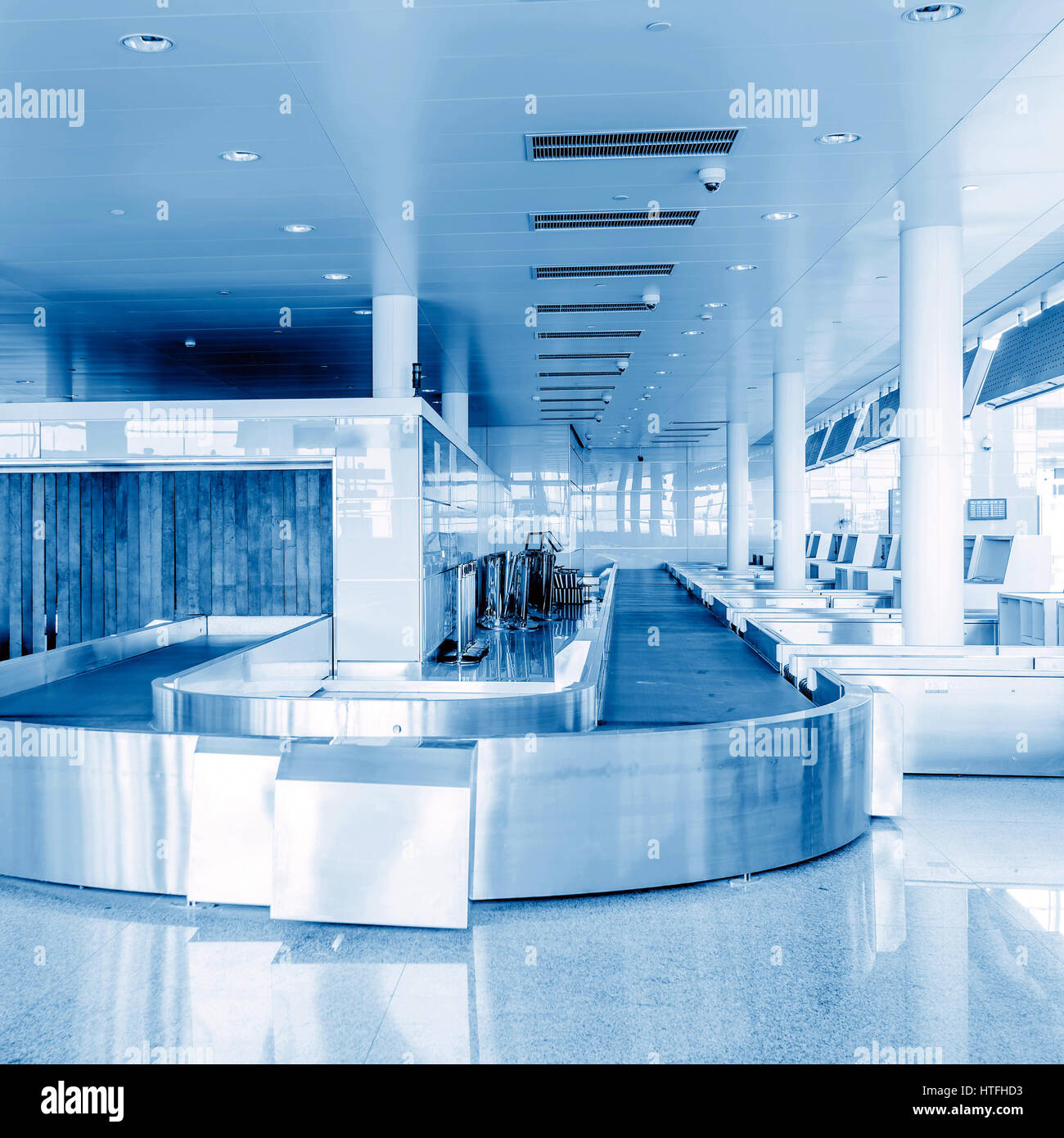 Airport security check hi-res stock photography and images - Alamy
