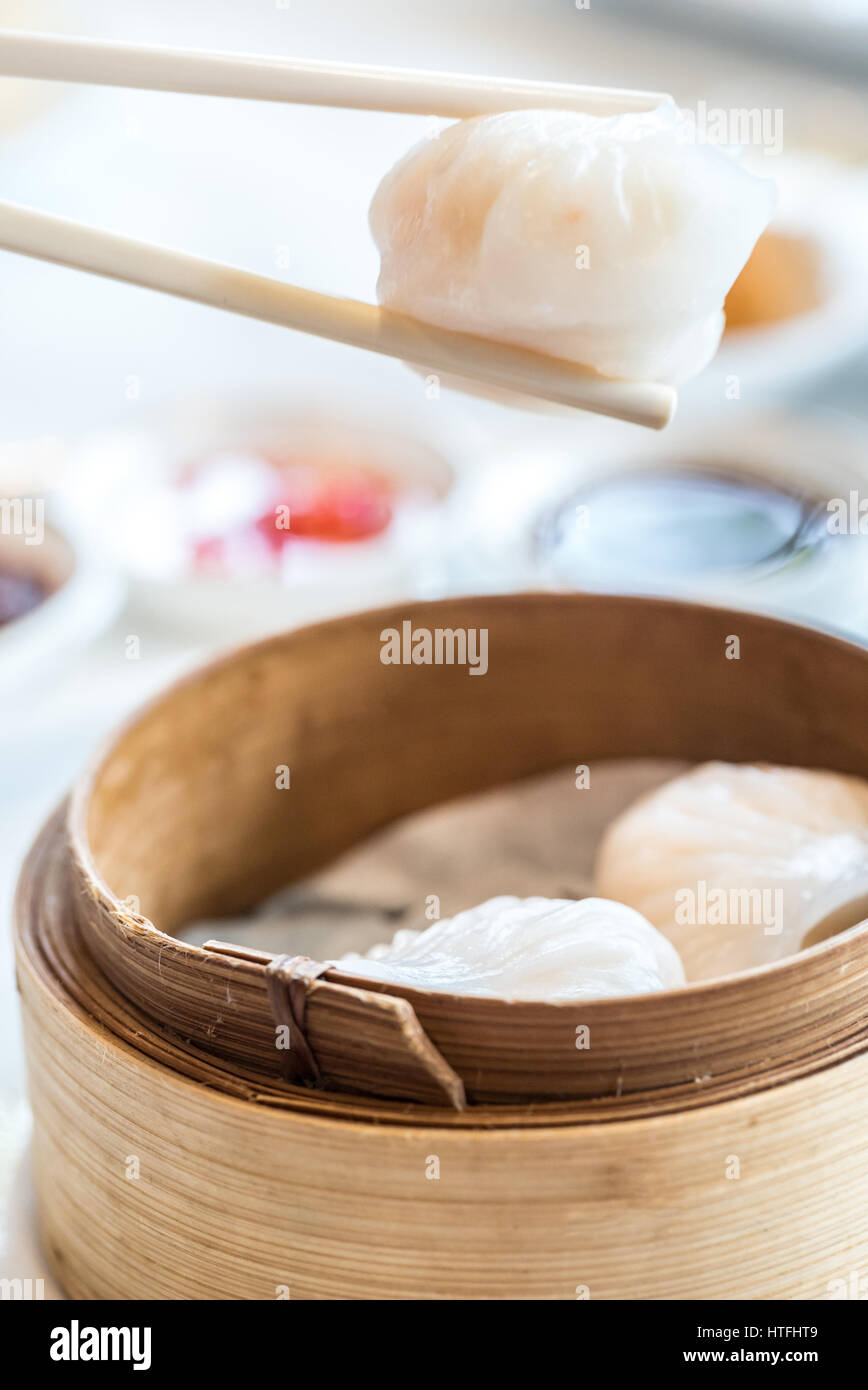 Chinese dim sum Hagao - Steamed Chinese groumet cuisine Stock Photo - Alamy