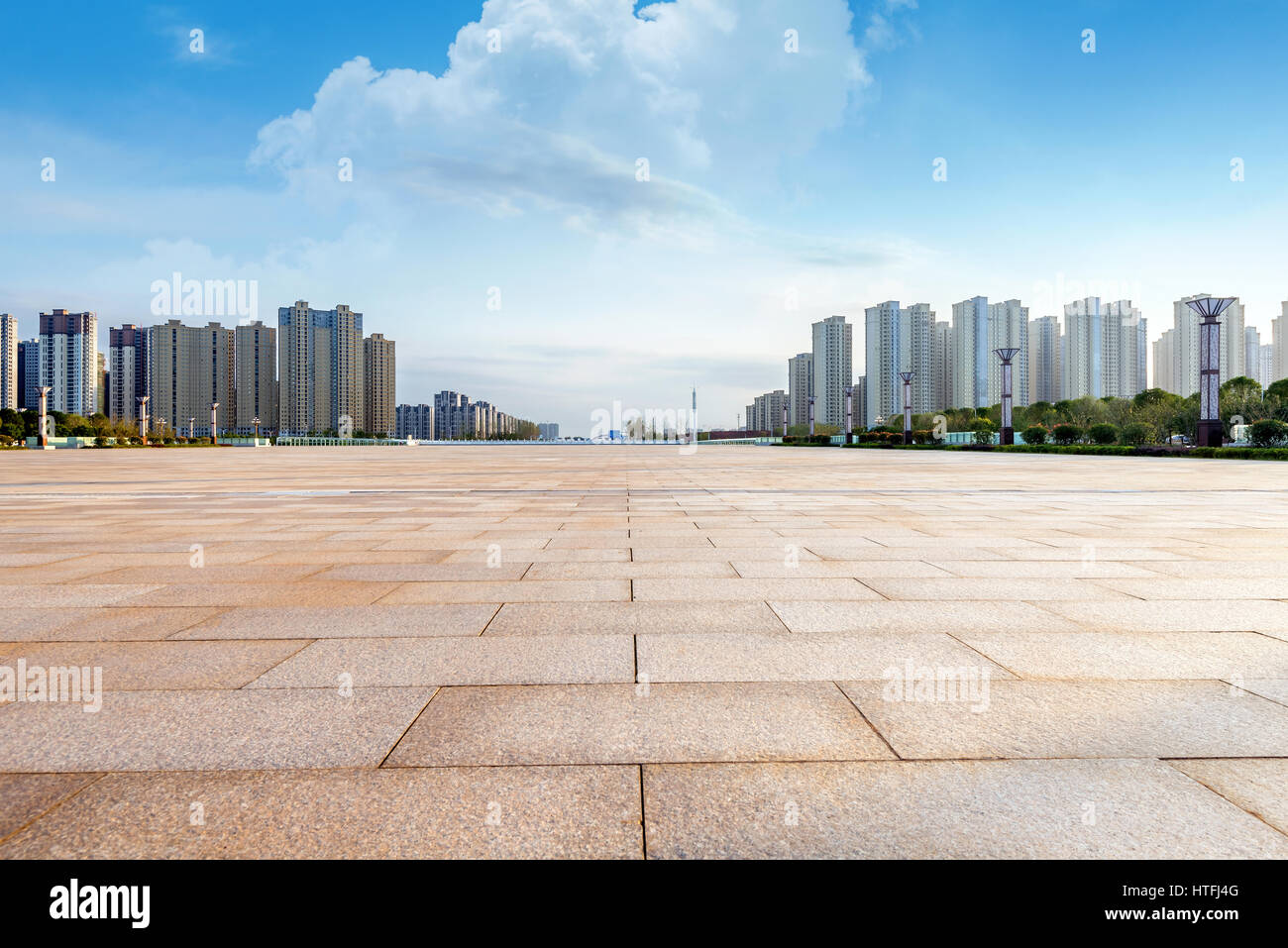 Empty floor and modern building with sunbeam Stock Photo - Alamy