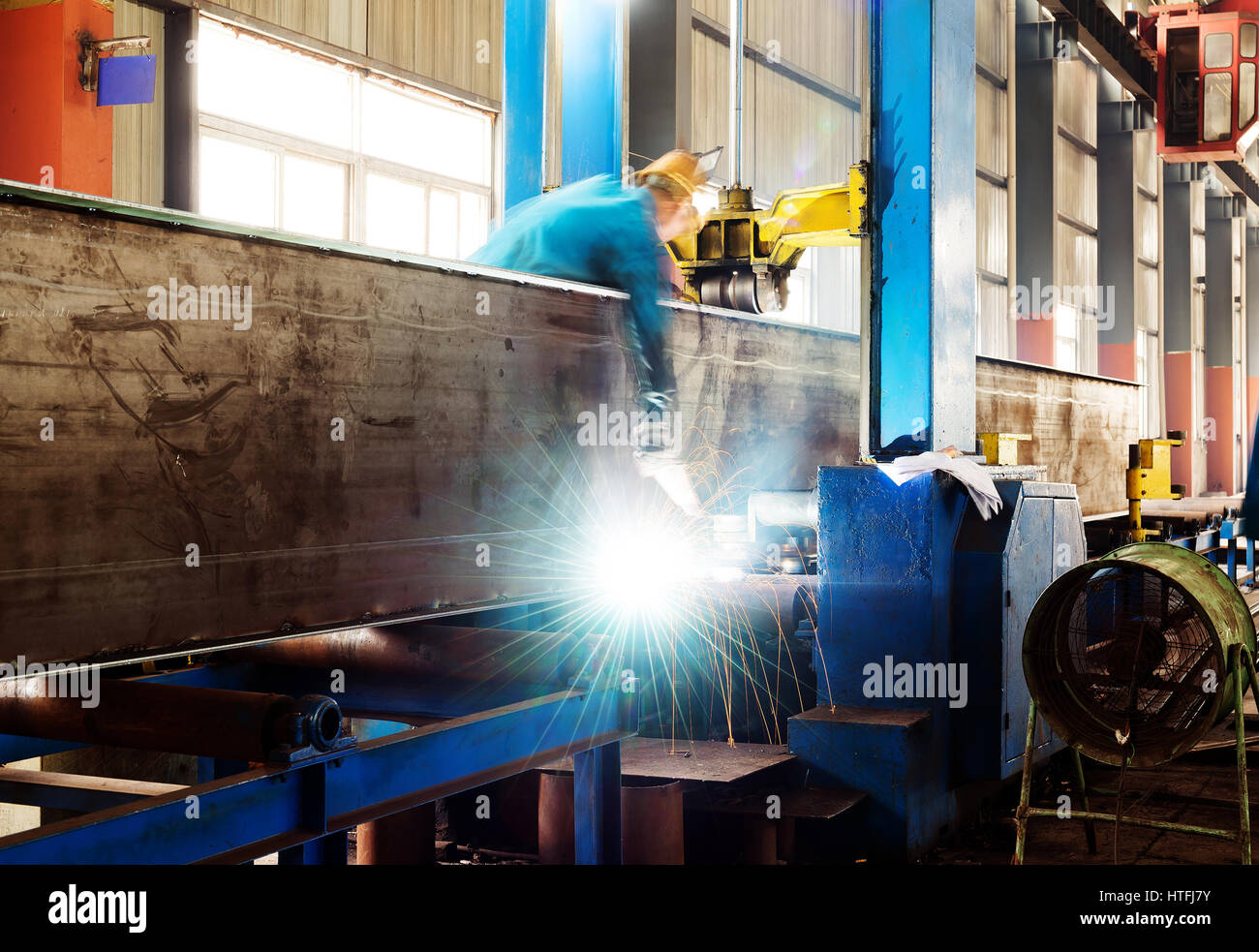 Welder cutting metal electric hi-res stock photography and images - Alamy