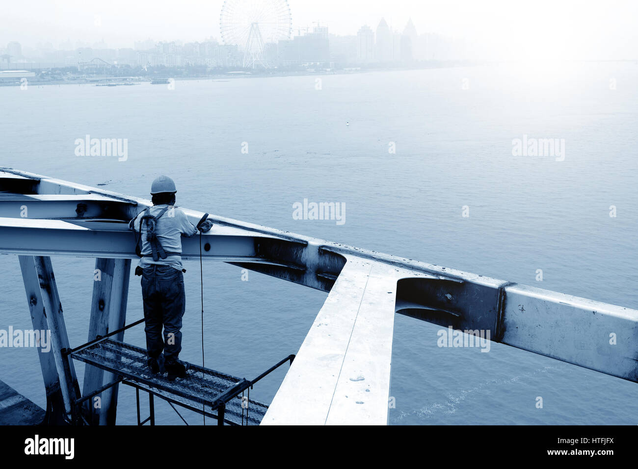 A construction worker in the repair of the bridge scaffolding Stock ...