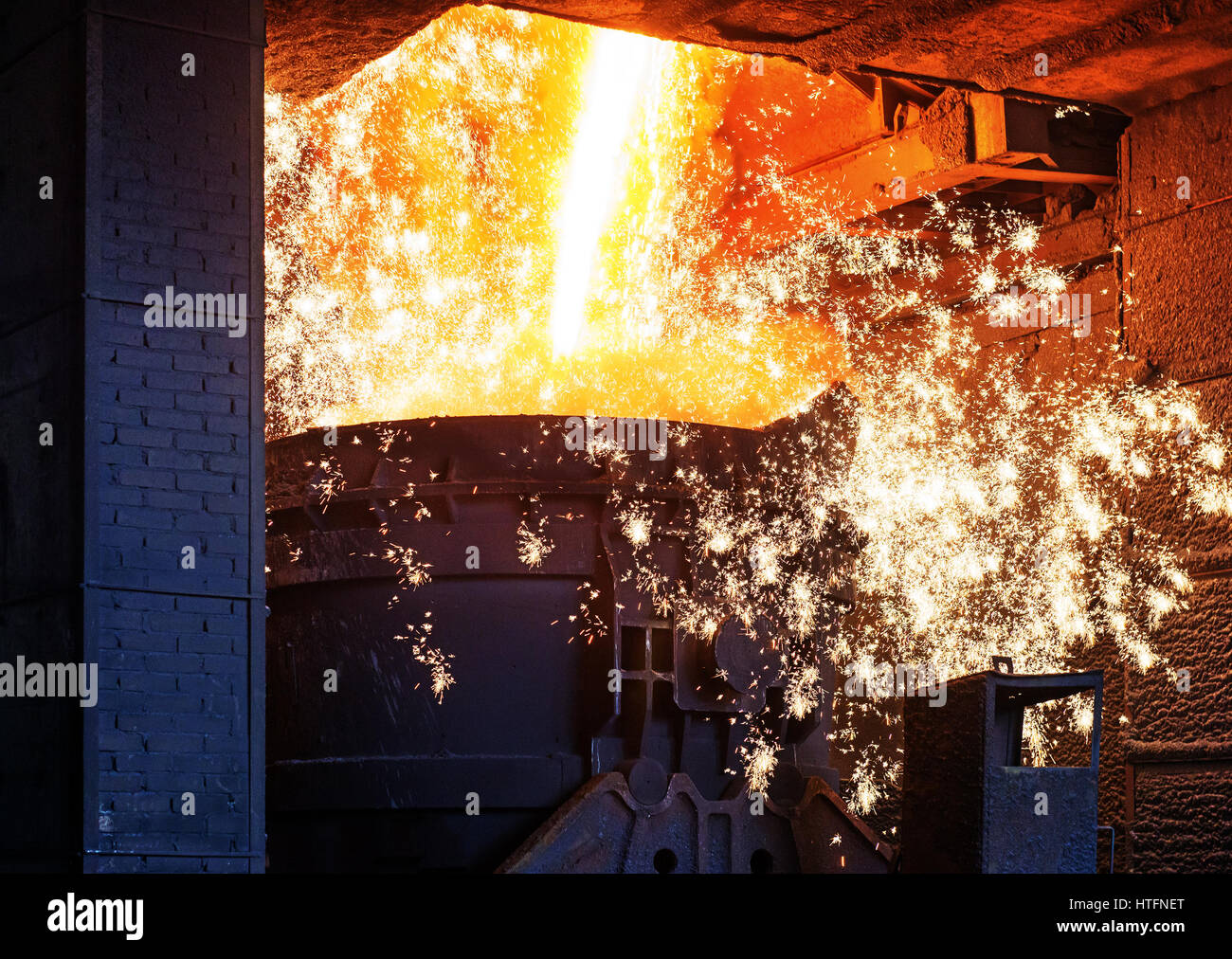 Liquid iron hi-res stock photography and images - Alamy