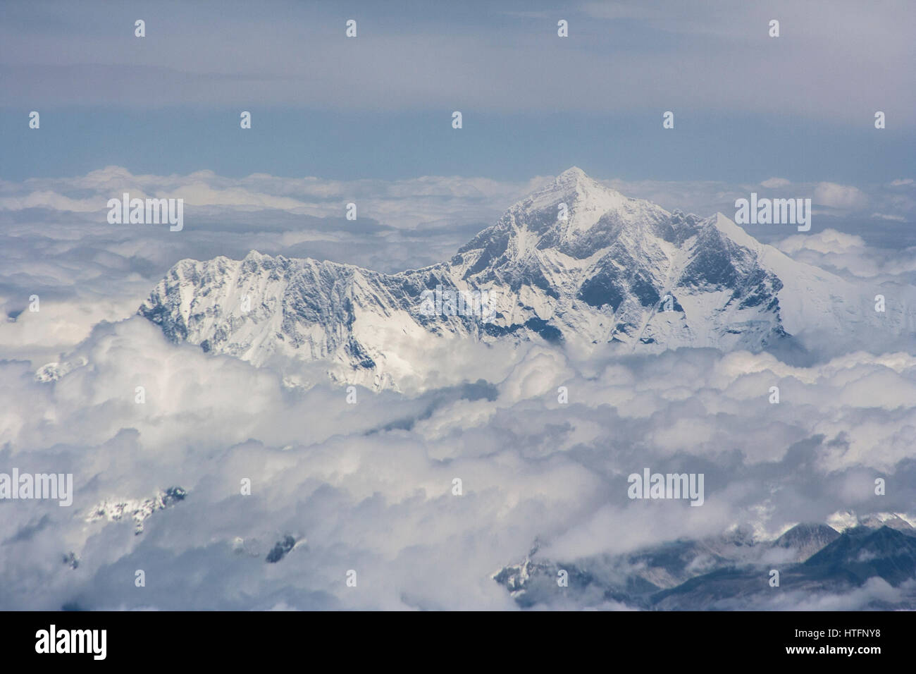Mount everest summit panorama view hi-res stock photography and images ...