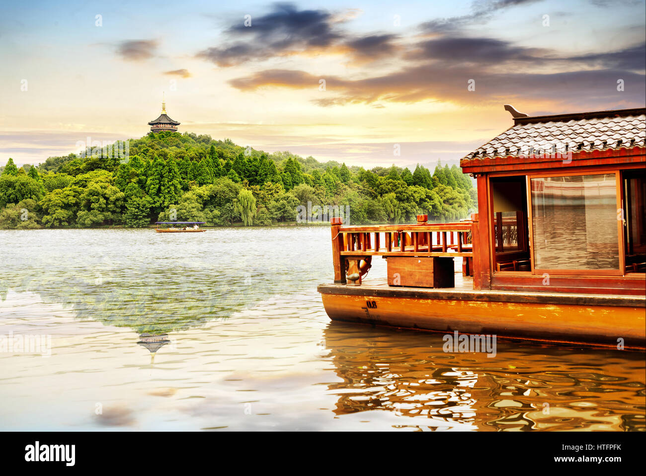 Traditional wooden row boat on famous West Lake, Hangzhou, China Stock ...